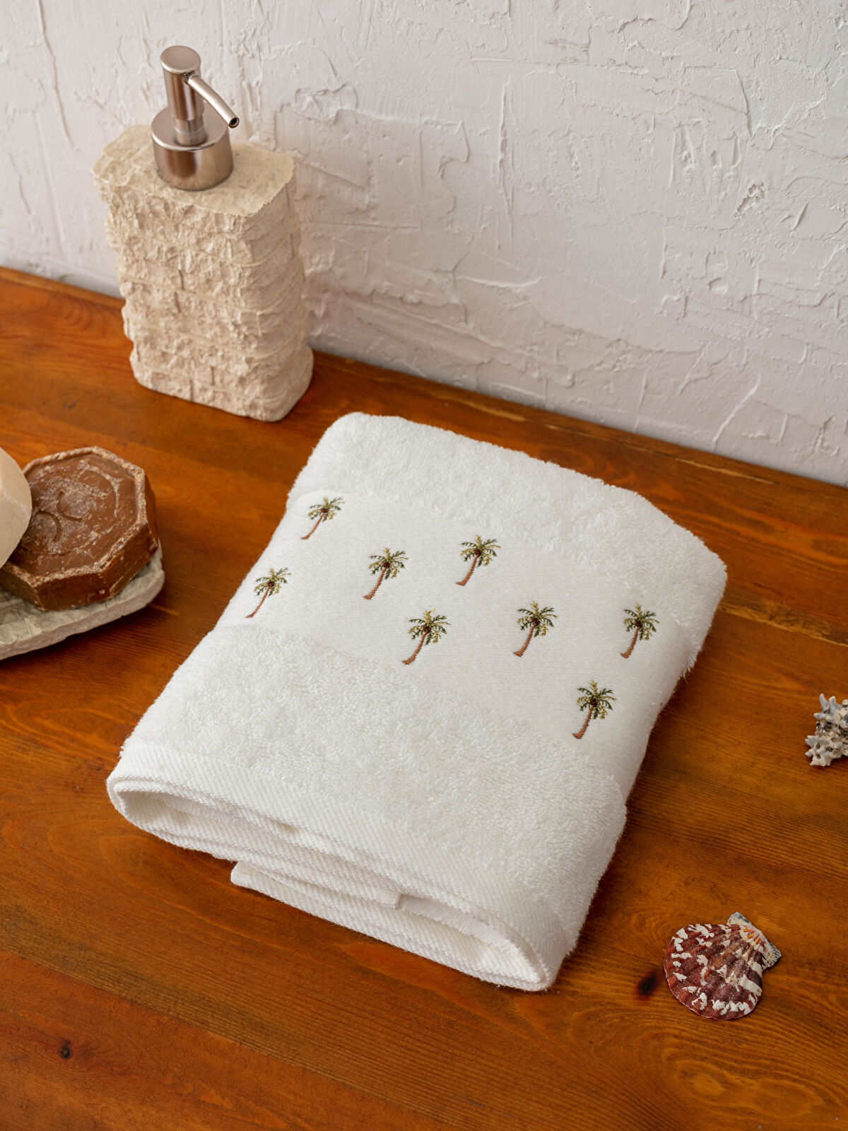 Nakış Detaylı Yüz Havlusu 50x80 Cm