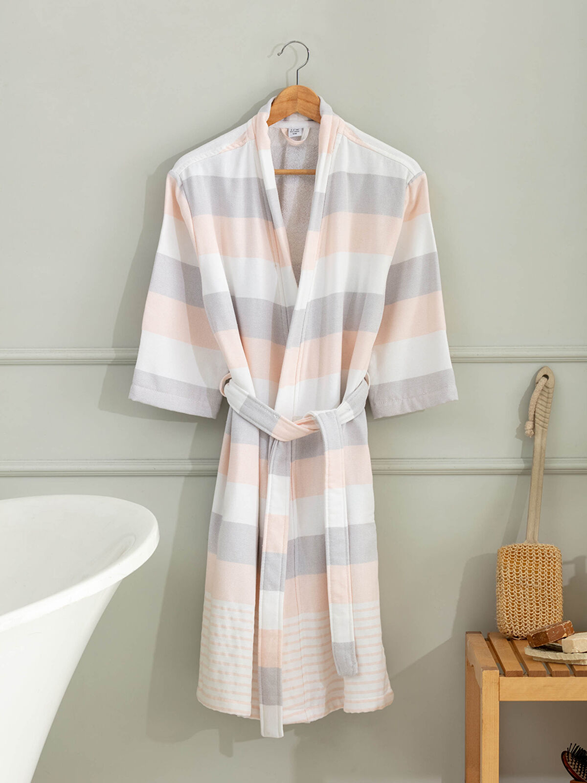 Şal Yaka Desenli Kadın Bornoz