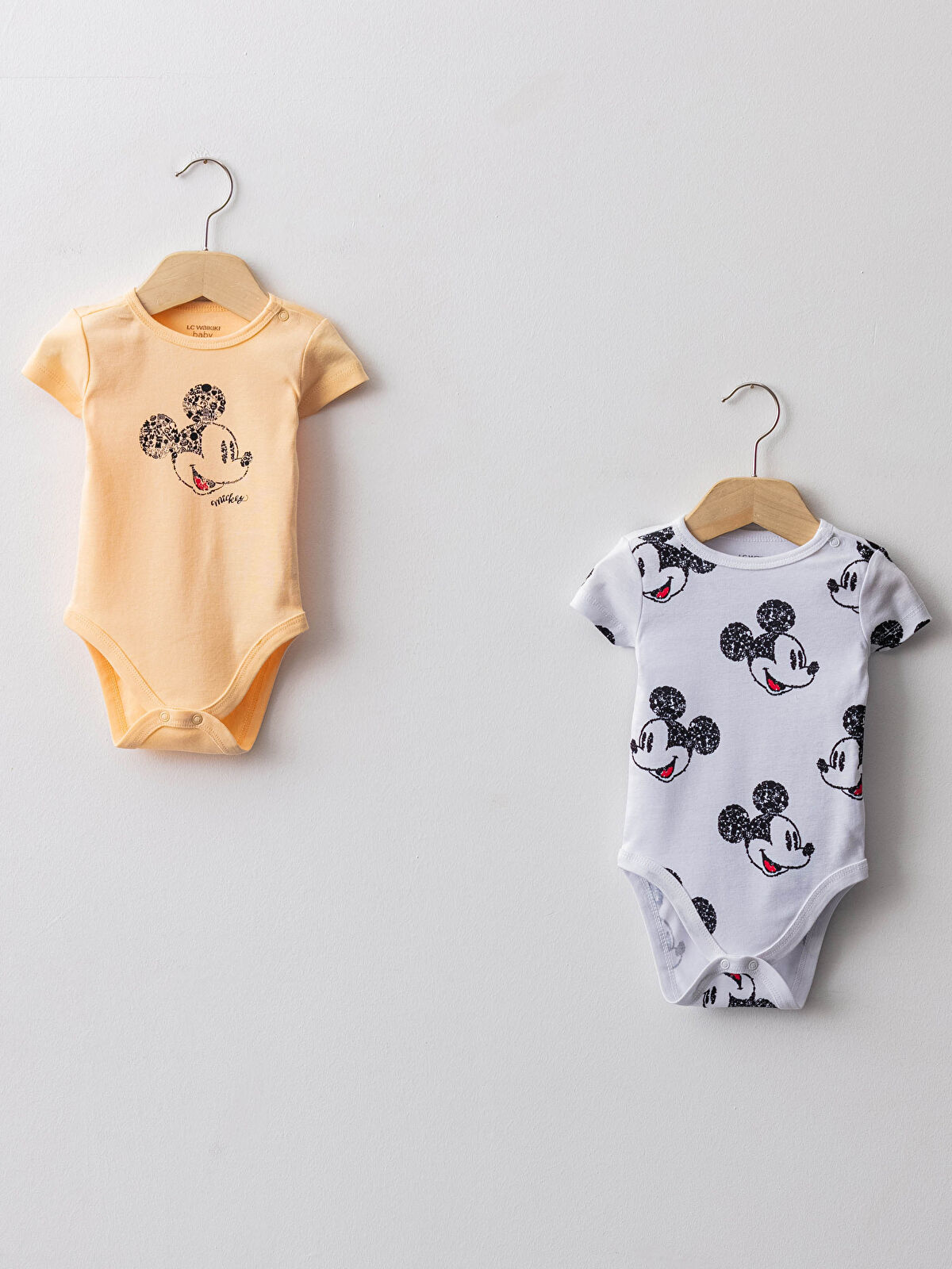 Bisiklet Yaka Kısa Kollu Mickey Mouse Baskılı Pamuklu Erkek Bebek Çıtçıtlı Body 2'li Bisiklet Yaka Kısa Kollu Mickey Mouse Baskılı Pamuklu Erkek Bebek Çıtçıtlı Body 2'li