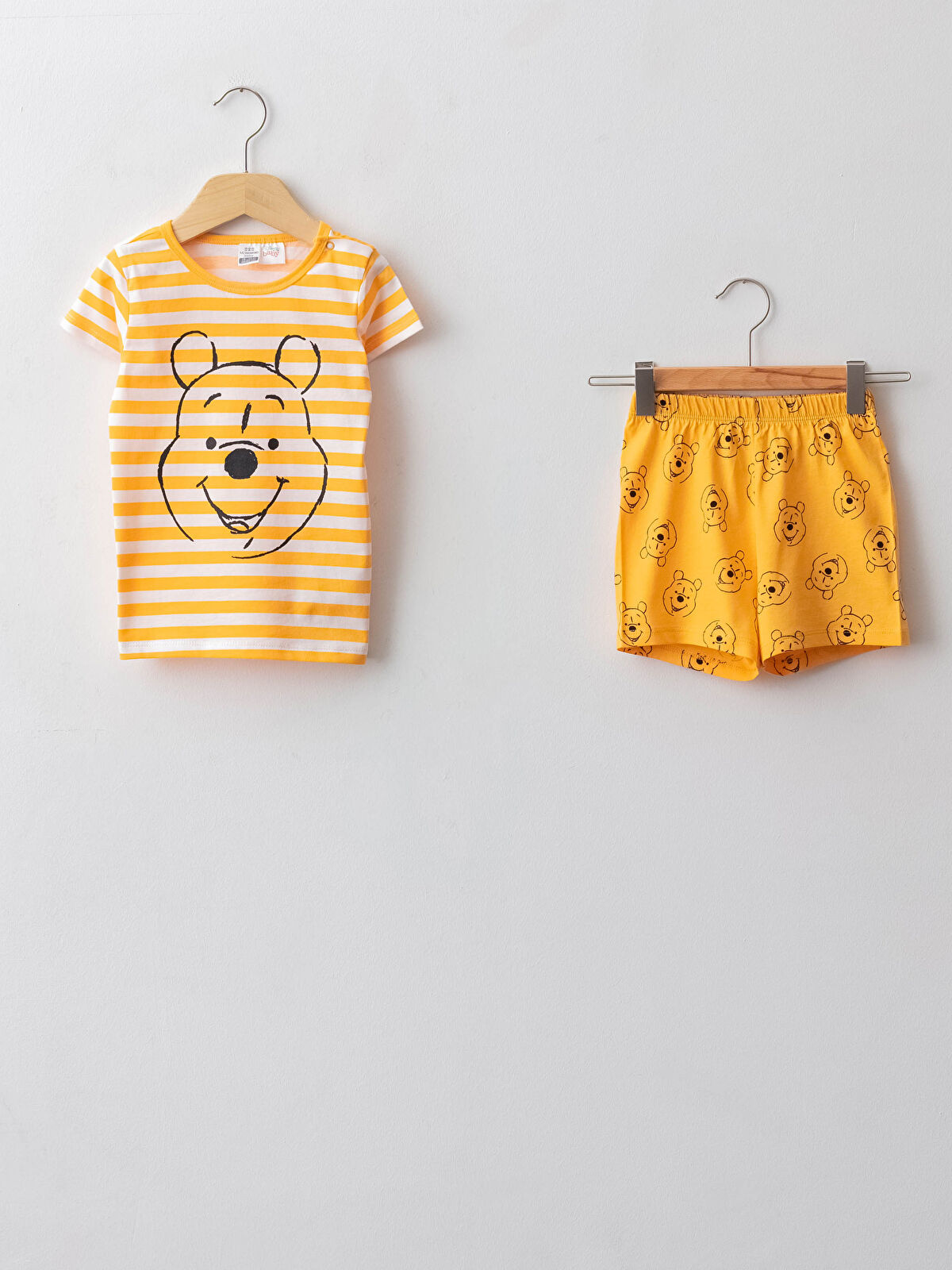 Bisiklet Yaka Kısa Kollu Winnie the Pooh Baskılı Pamuklu Erkek Bebek Pijama Takımı