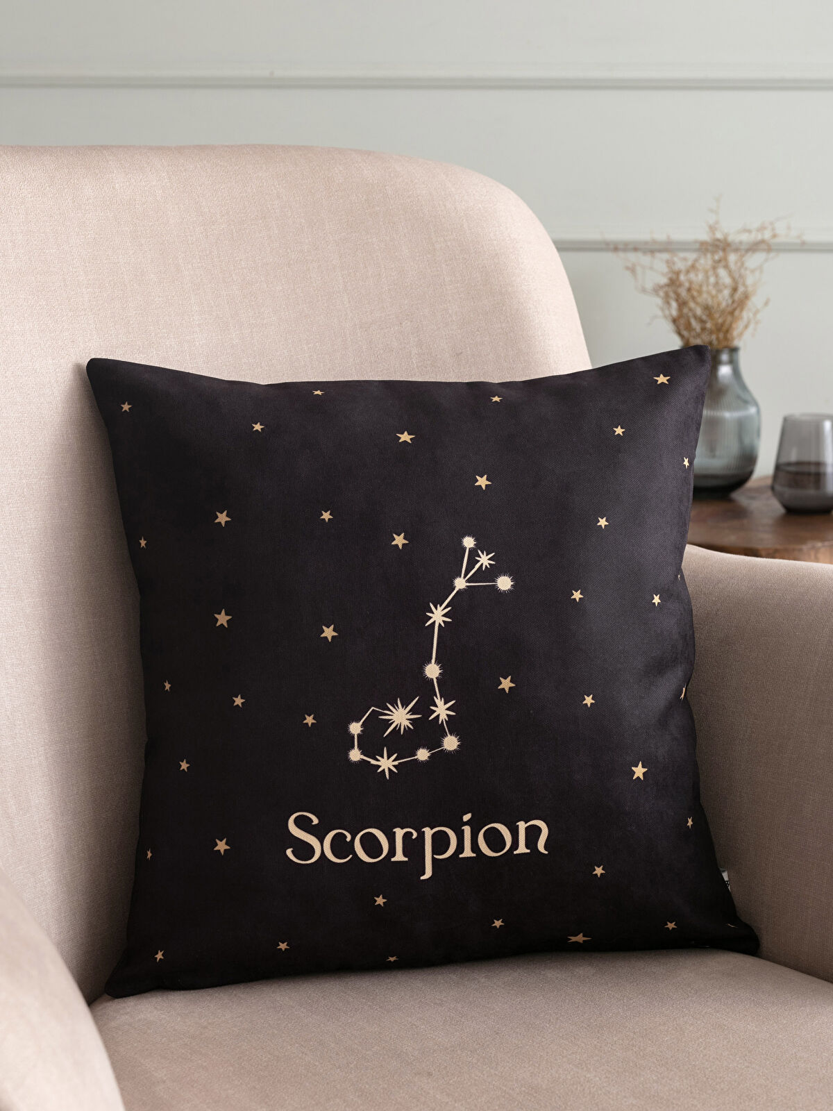 Akrep Burç Desenli Kırlent Kılıfı 45x45 Cm Akrep Burç Desenli Kırlent Kılıfı 45x45 Cm