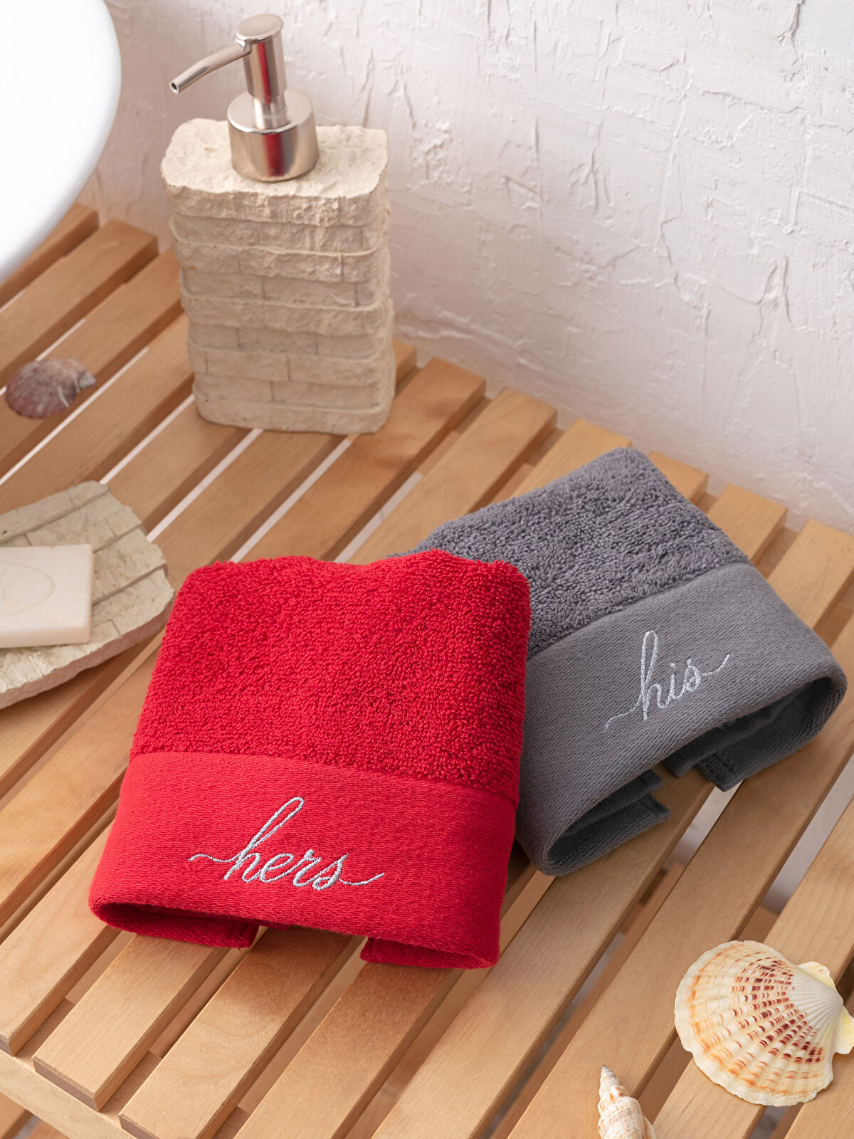 Sevgililer Günü Temalı Nakış Detaylı Bukle El Havlusu 2'li 30x50 Cm Sevgililer Günü Temalı Nakış Detaylı Bukle El Havlusu 2'li 30x50 Cm