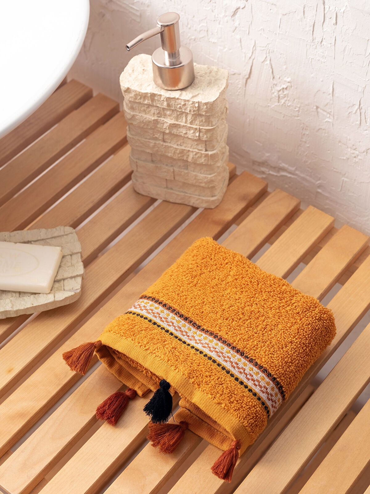 Püskül Detaylı Jakarlı Bukle El Havlusu 30x50 Cm