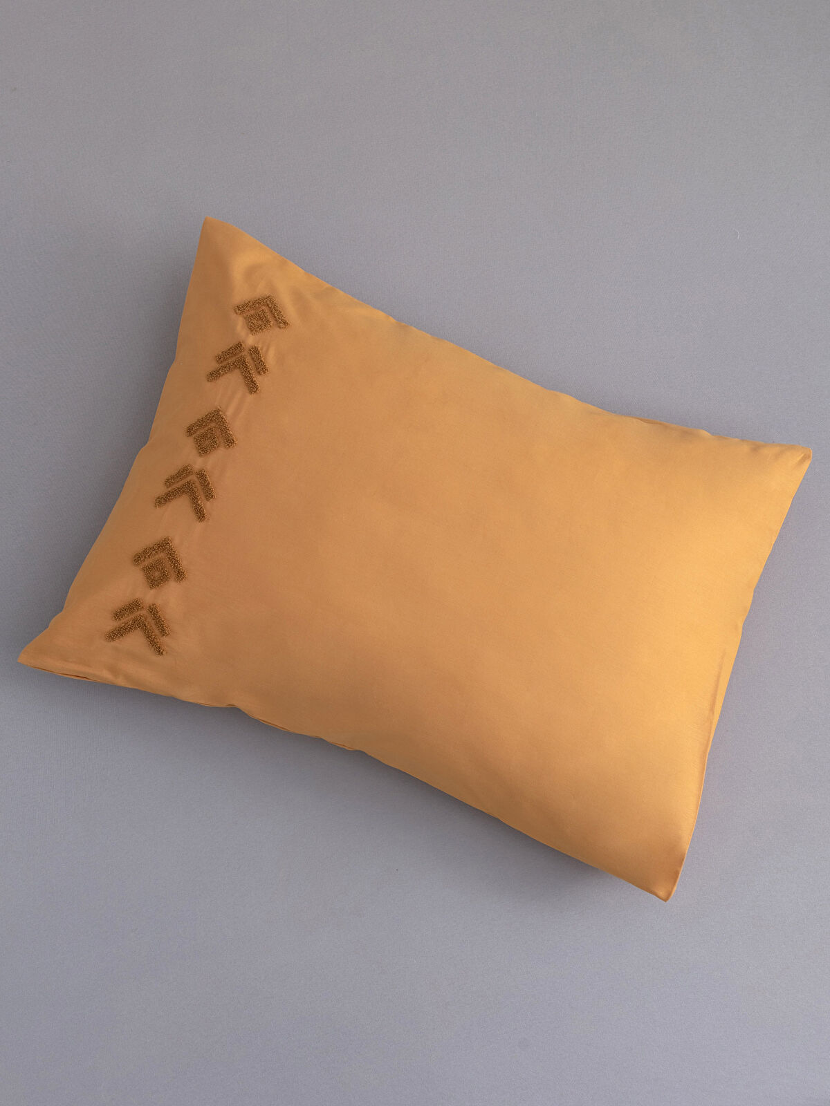 Pamuklu Nakışlı Yastık Kılıfı 50x70 Cm