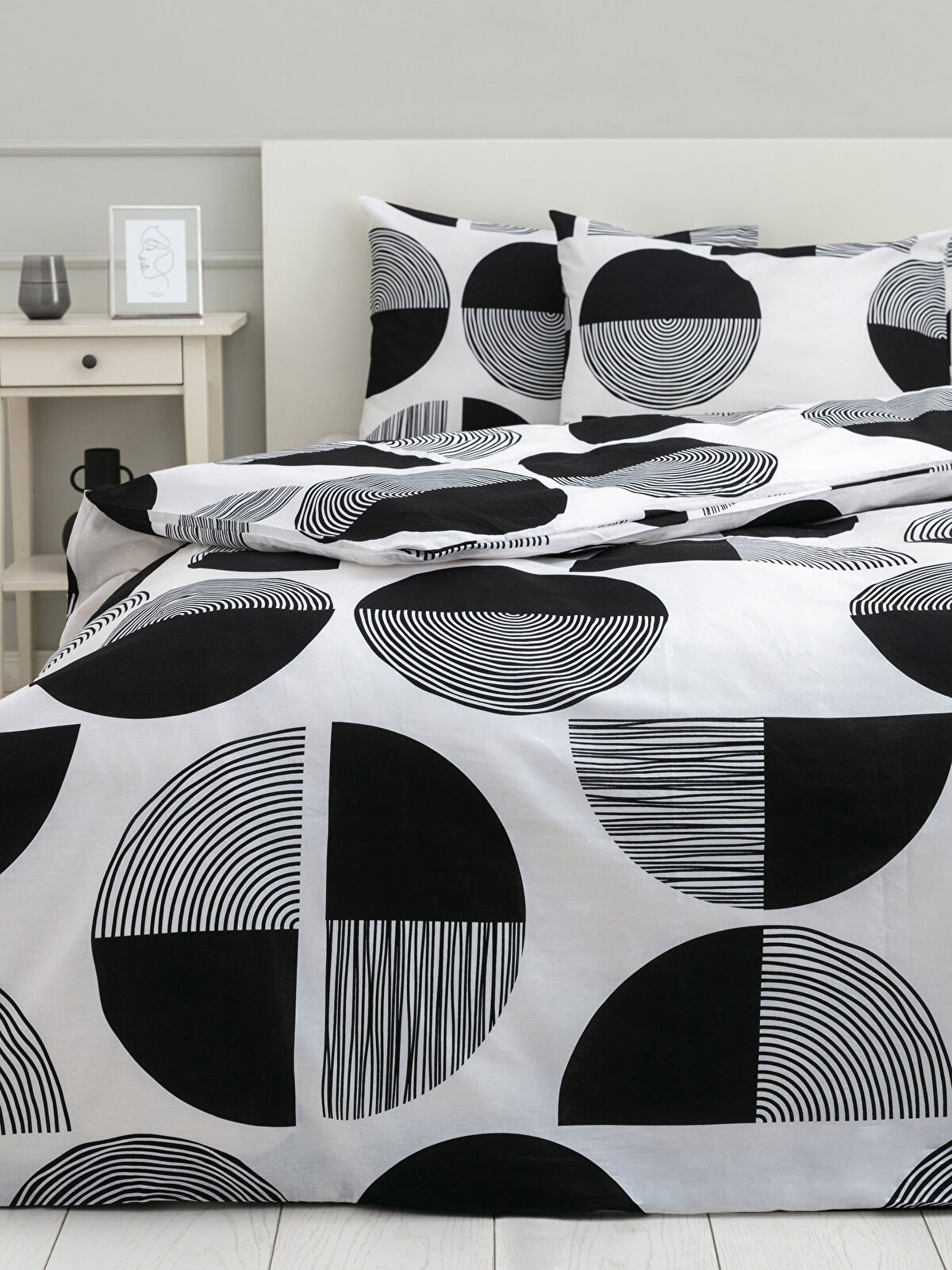 Çift Kişilik Pamuklu Desenli Nevresim Ve Yastık Kılıfı