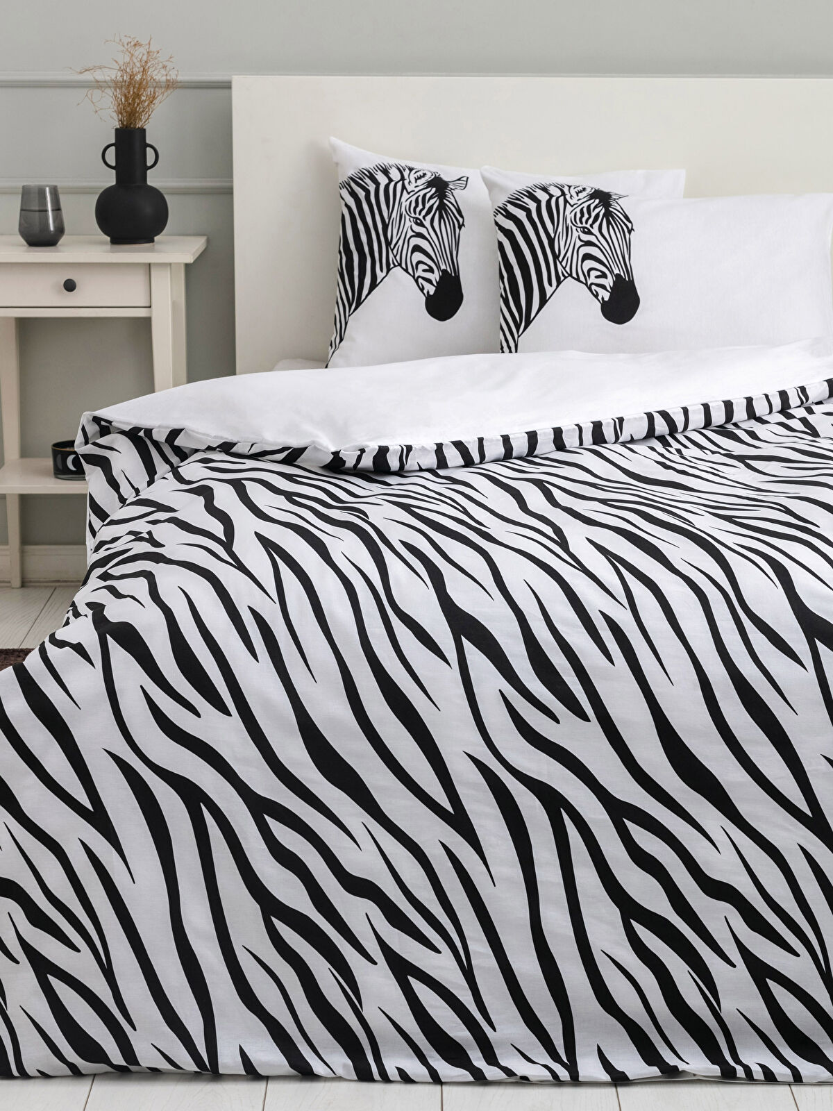 Çift Kişilik Pamuklu Zebra Desenli Nevresim Ve Yastık Kılıfı