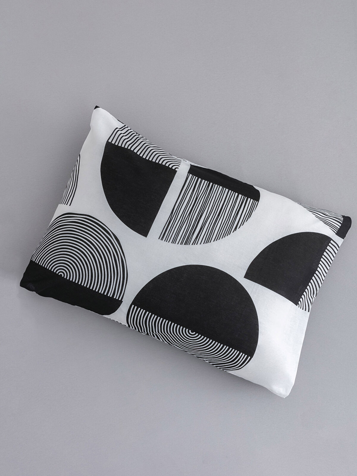 Pamuklu Desenli Yastık Kılıfı 50x70 Cm