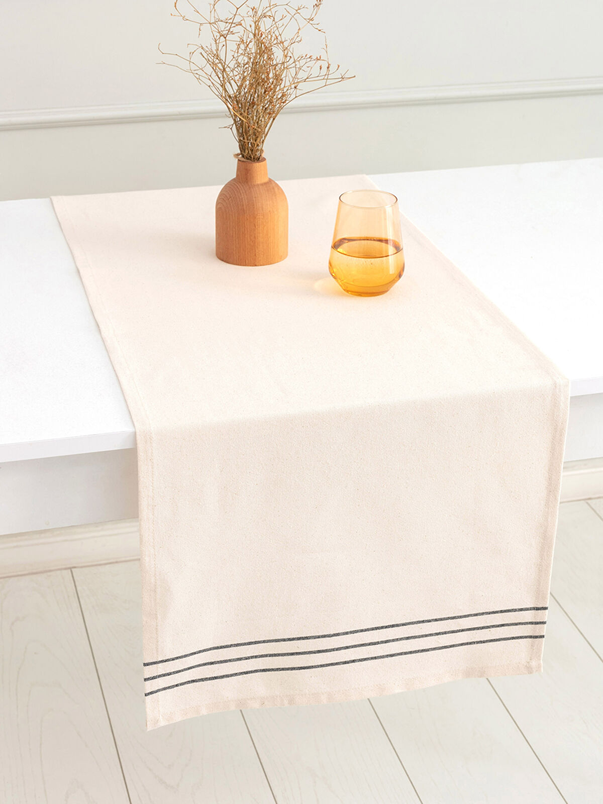 Çizgili Püskül Detaylı Runner 45x150 Cm Çizgili Püskül Detaylı Runner 45x150 Cm