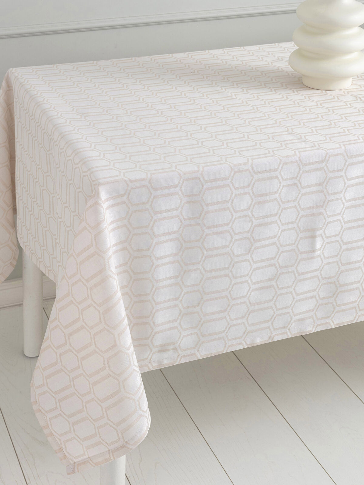 Kendinden Desenli Masa Örtüsü 150x200 Cm