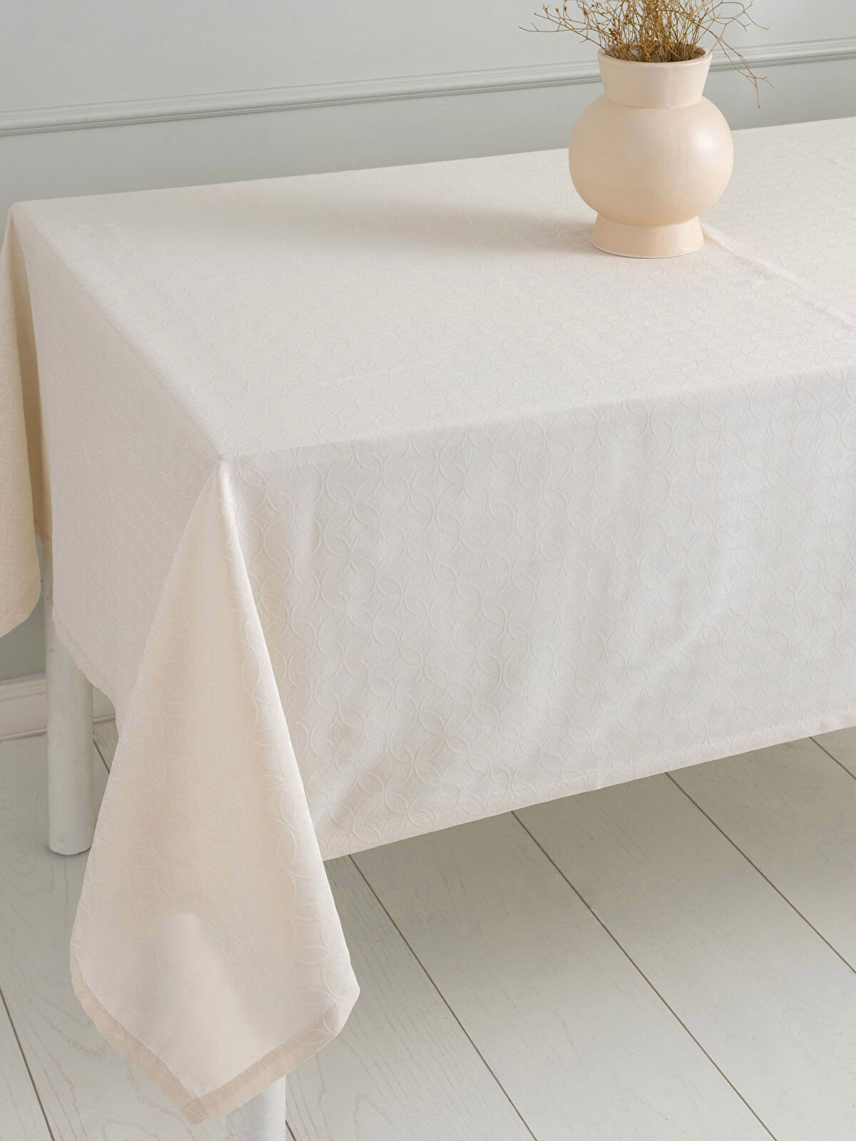 Kendinden Desenli Masa Örtüsü 150x200 Cm