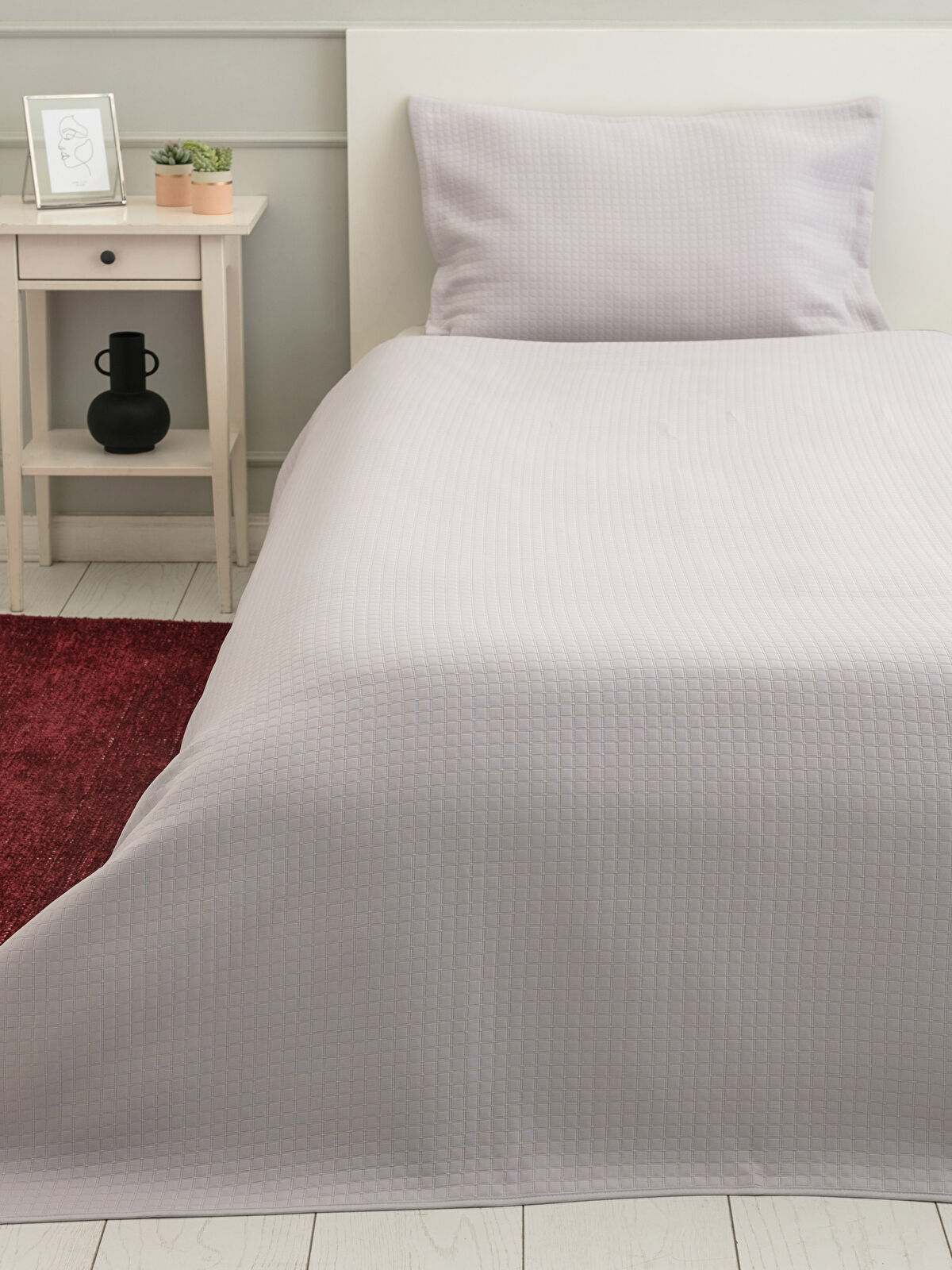 Tek Kişilik Kendinden Desenli Yatak Örtüsü ve Yastık Kılıfı