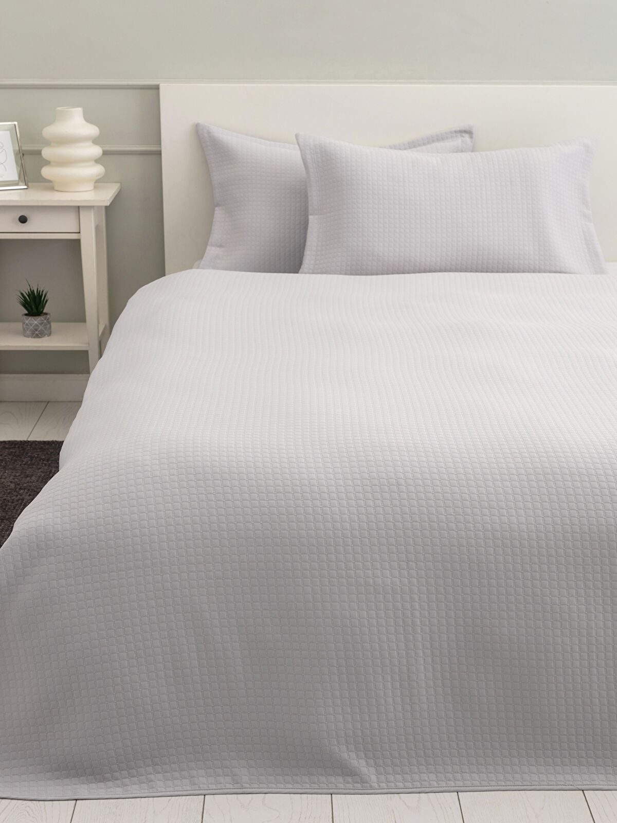 Çift Kişilik Kendinden Desenli Yatak Örtüsü Ve Yastık Kılıfı