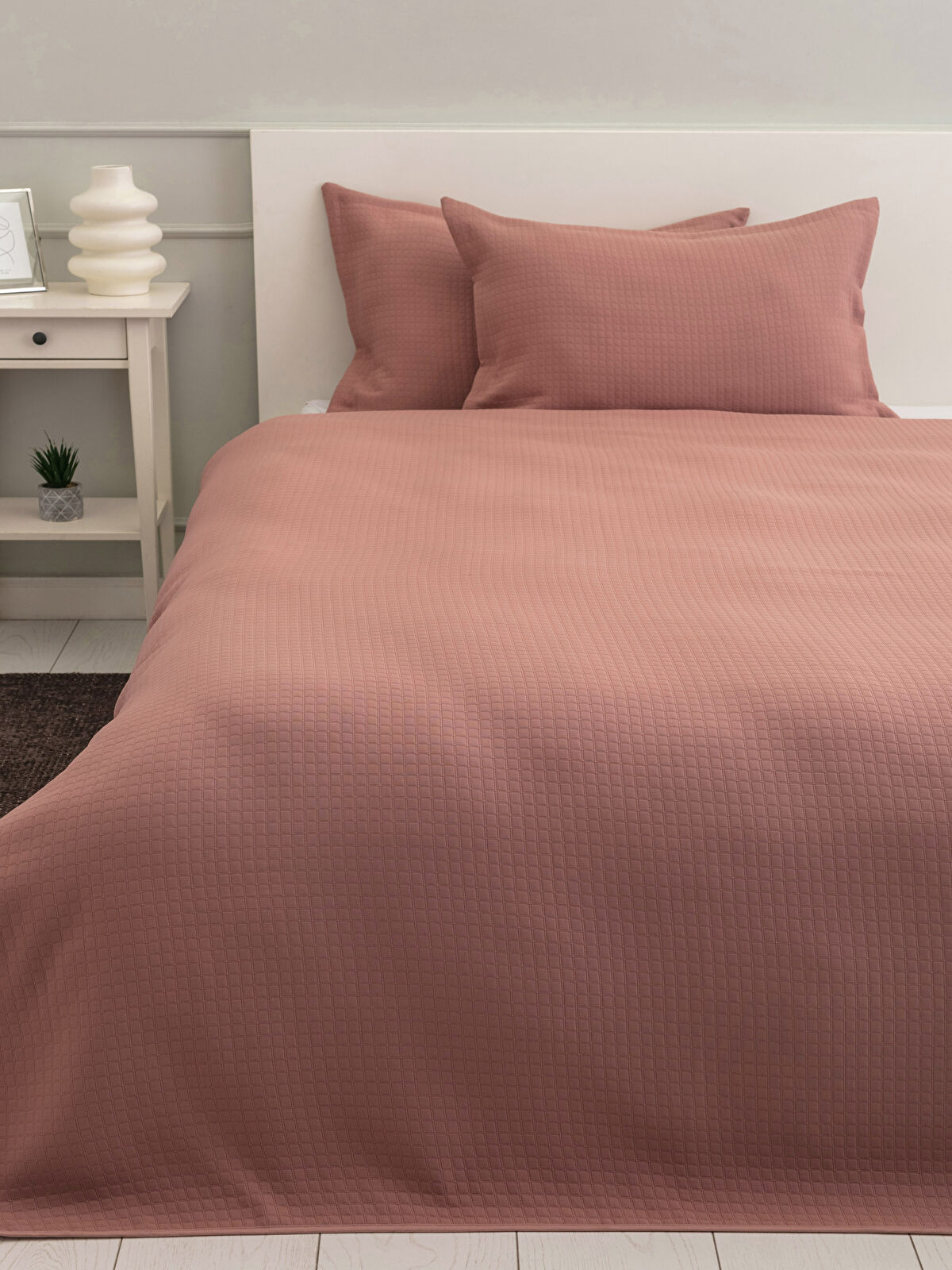 Çift Kişilik Kendinden Desenli Yatak Örtüsü Ve Yastık Kılıfı