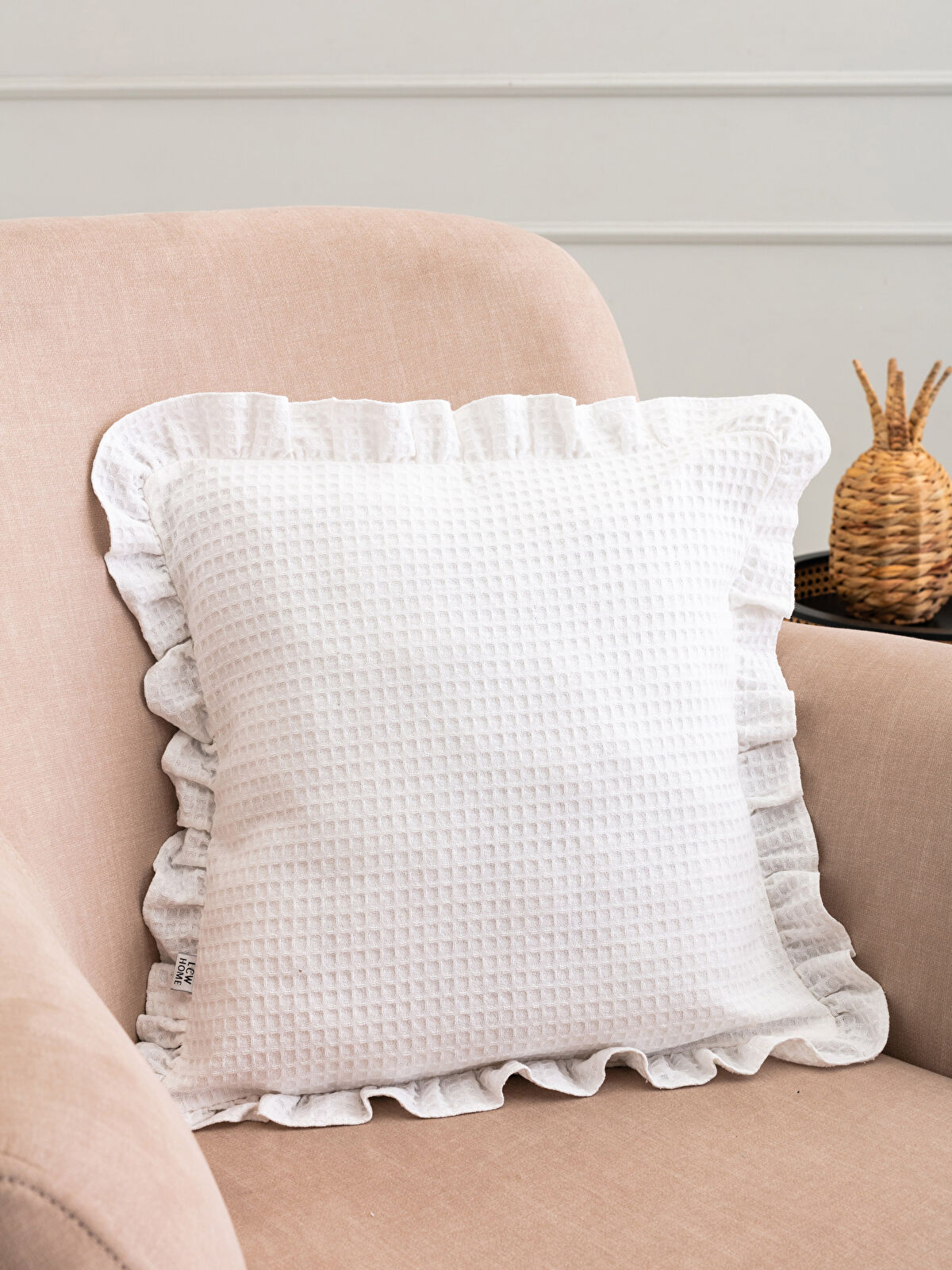 Pamuklu Fırfır Detaylı Kırlent Kılıfı 45x45 Cm