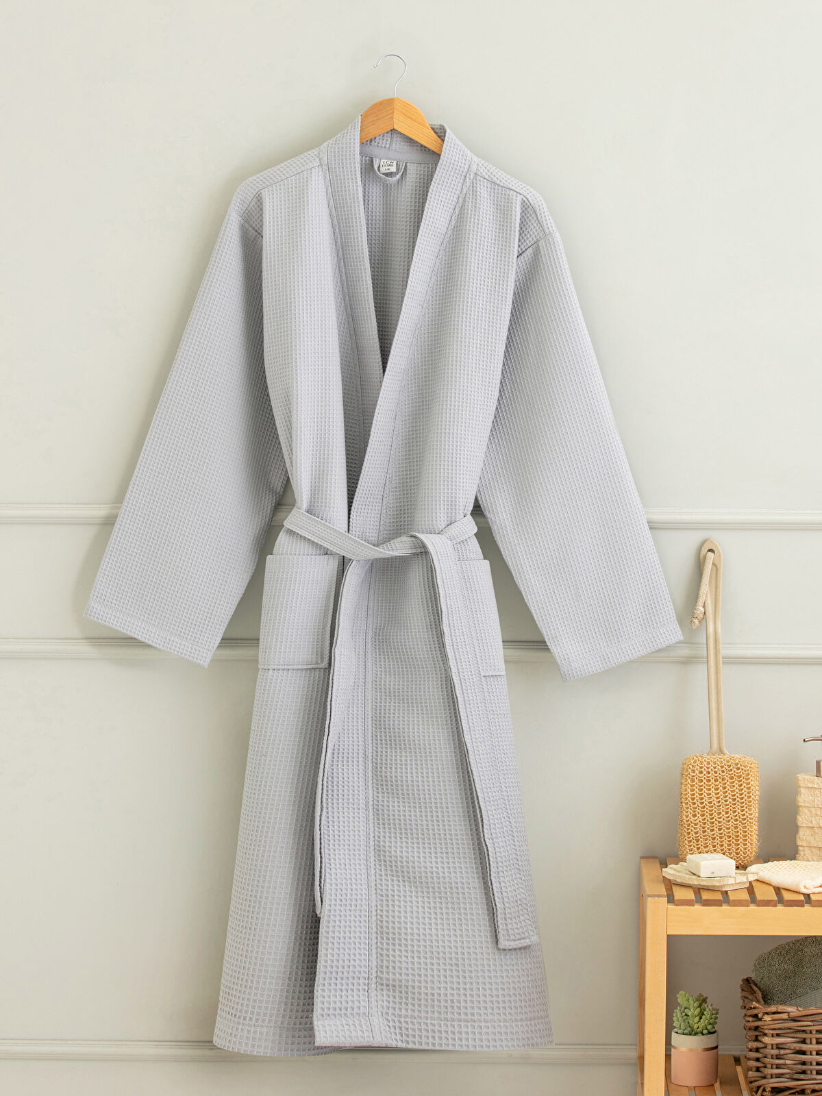 Düz Uzun V Yaka Kadın Bornoz