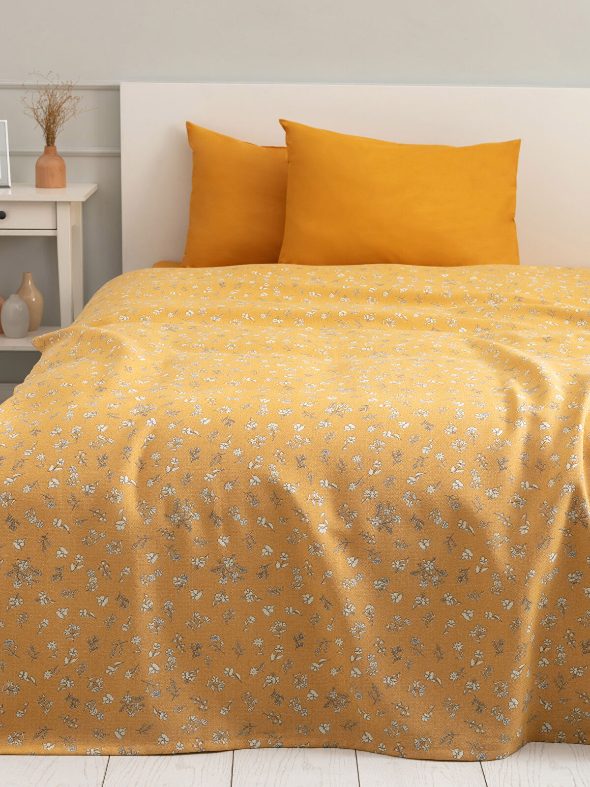 Çift Kişilik Pamuklu Çiçek Desenli Pike Takımı