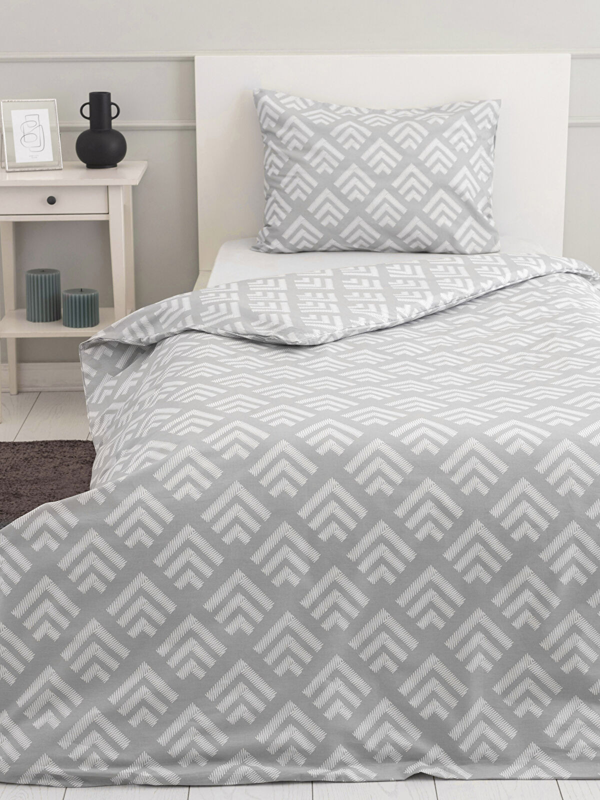 Tek Kişilik Pamuklu Desenli Nevresim Ve Yastık Kılıfı