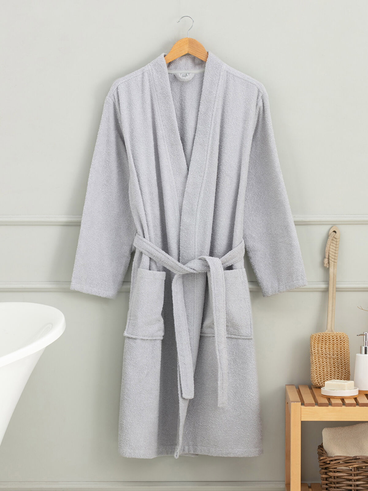 Düz V Yaka Uzun Kadın Bornoz