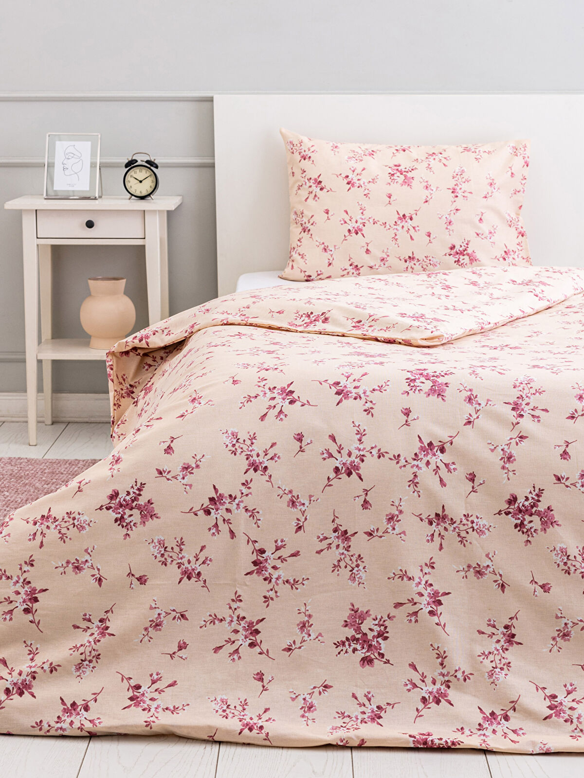 Tek Kişilik Pamuklu Çiçek Baskılı Nevresim Ve Yastık Kılıfı