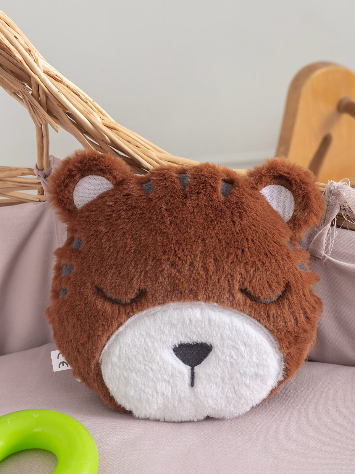 Pelüş Aslancık Dolgulu Kırlent 20x20 Cm