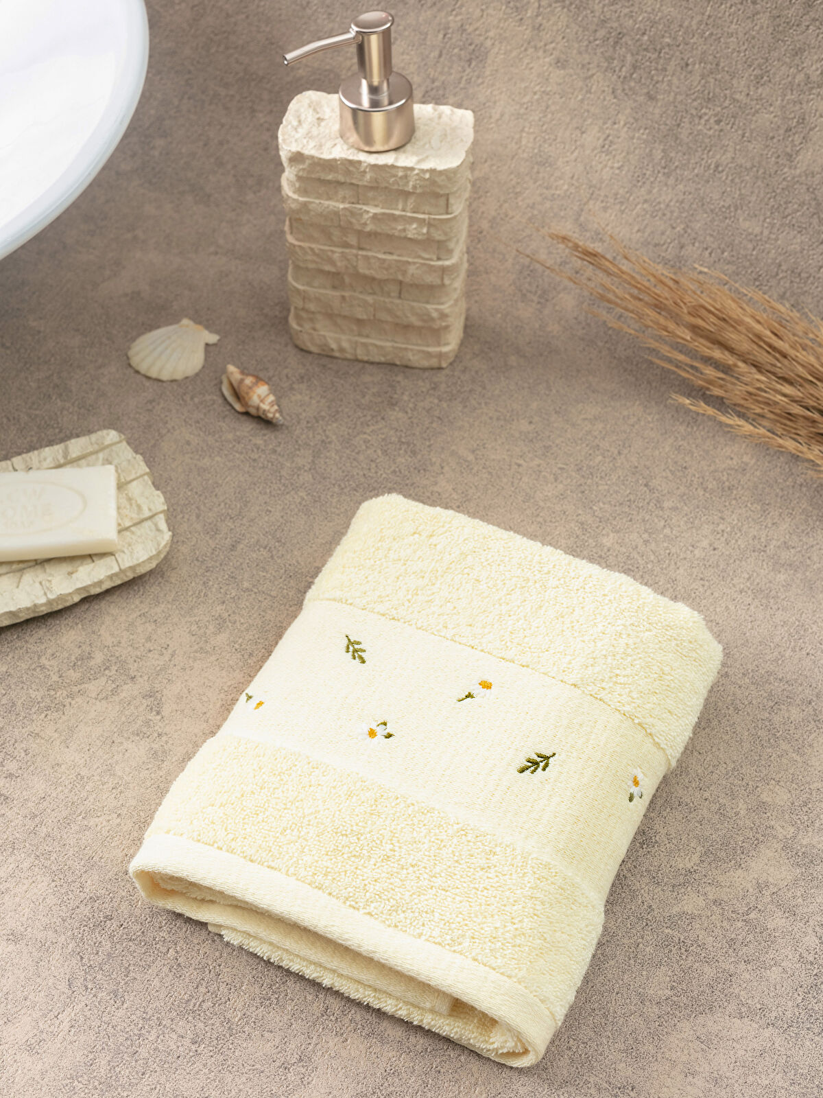 Nakış Detaylı Yüz Havlusu 50x80 Cm