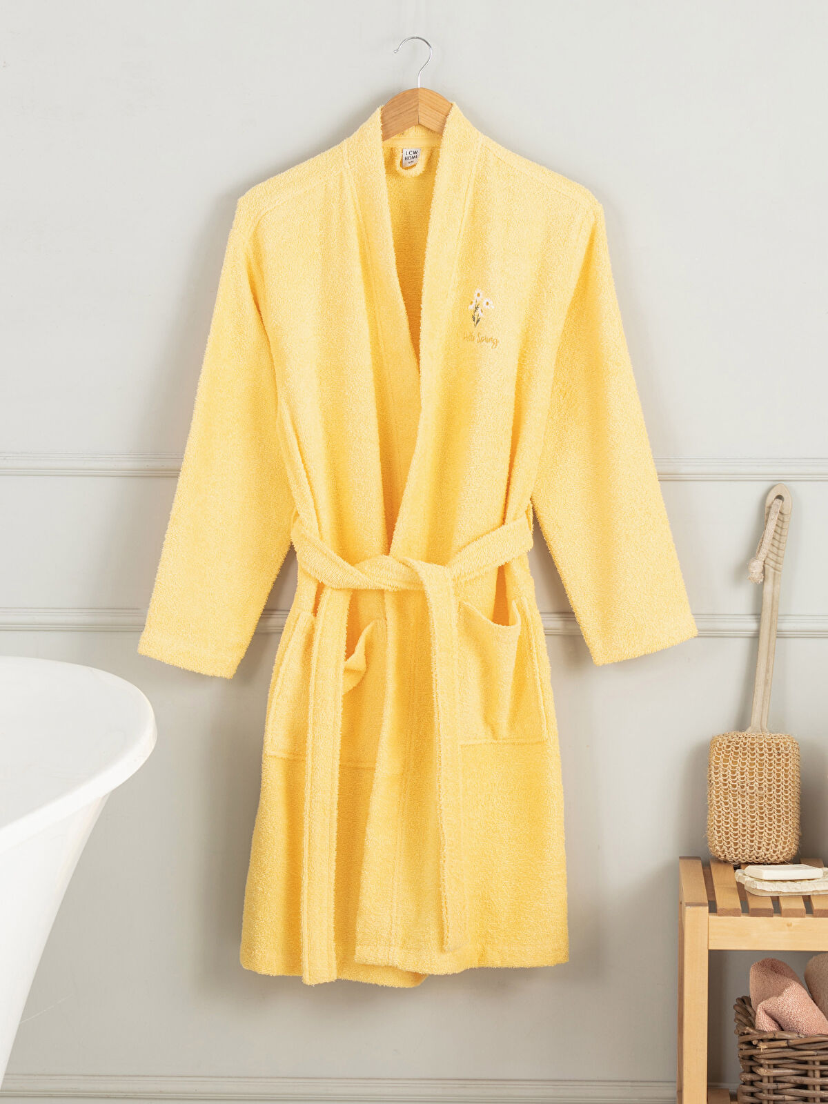 Nakış Detaylı V Yaka Uzun Kadın Bornoz