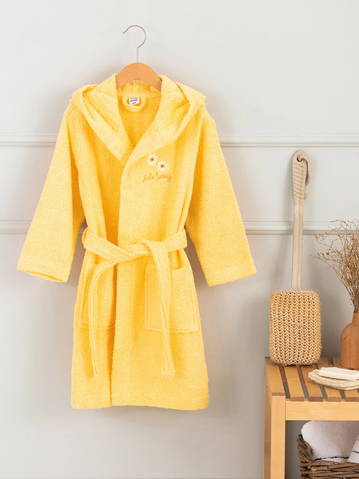 Nakış Detaylı Kapüşonlu Uzun Kız Çocuk Bornoz