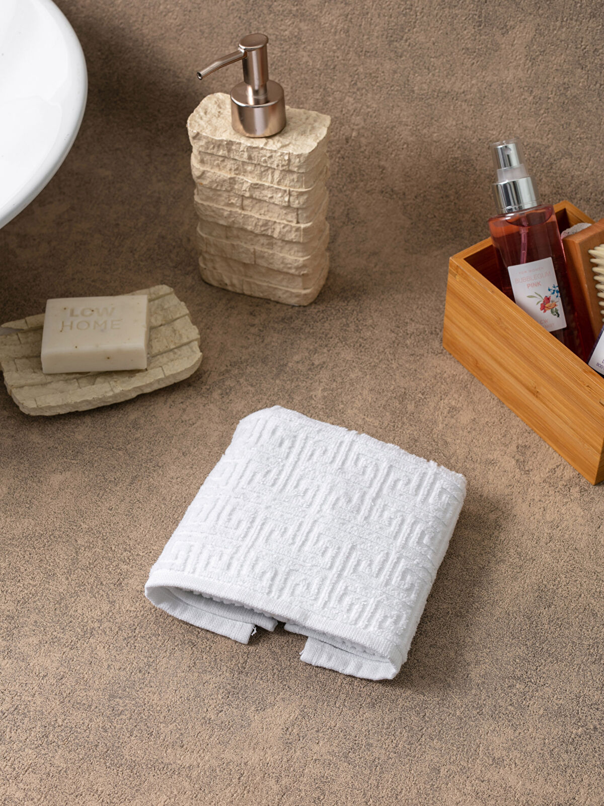 Kendinden Desenli Kadife El Havlusu 30x50 Cm