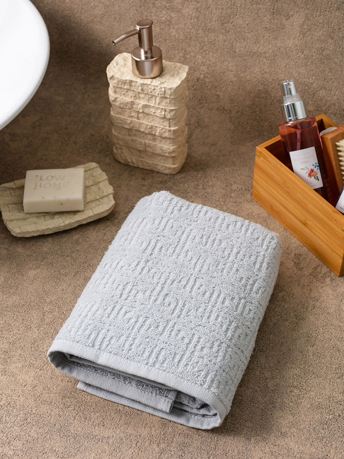 Kendinden Desenli Kadife Yüz Havlusu 50x80 Cm