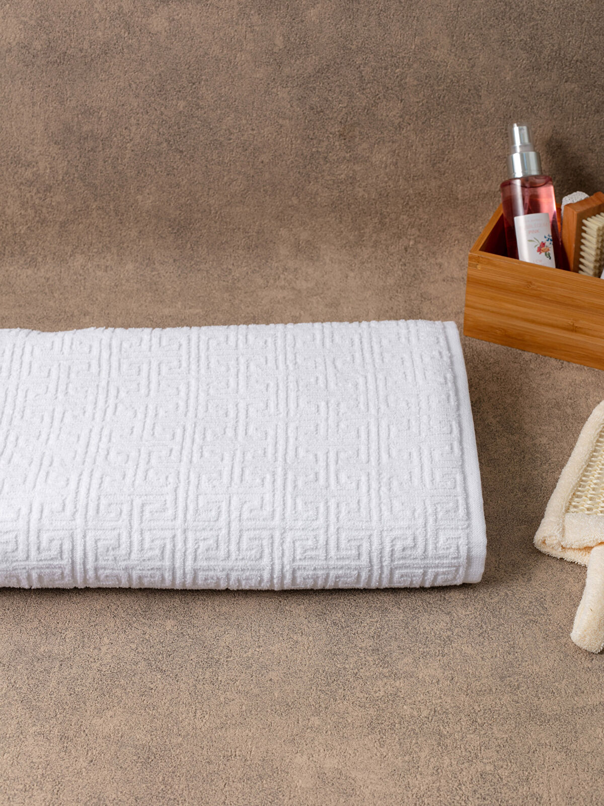 Kendinden Desenli Kadife Banyo Havlusu 70x140 Cm