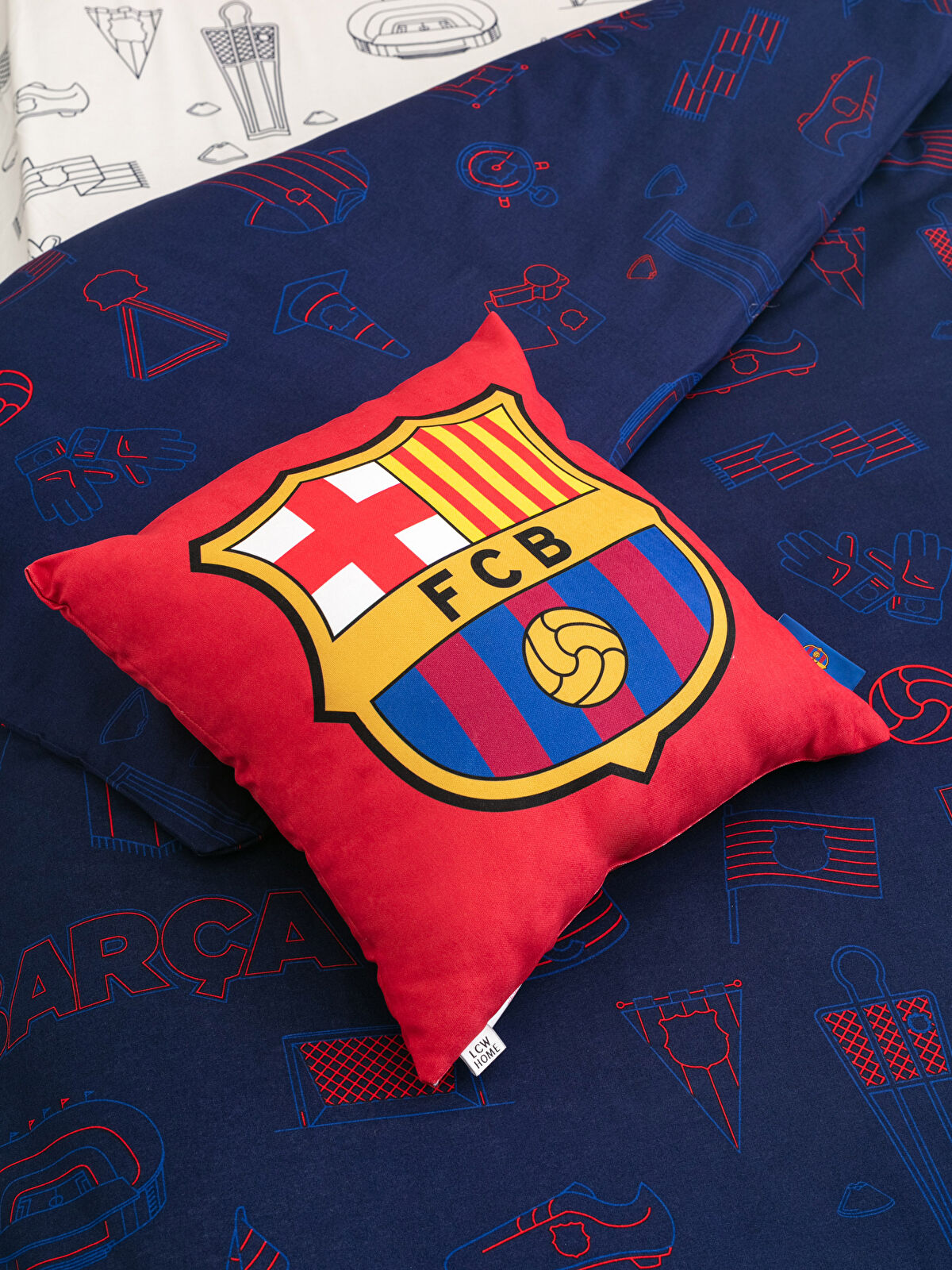 Barcelona Lisanslı Kırlent 40x40 Cm