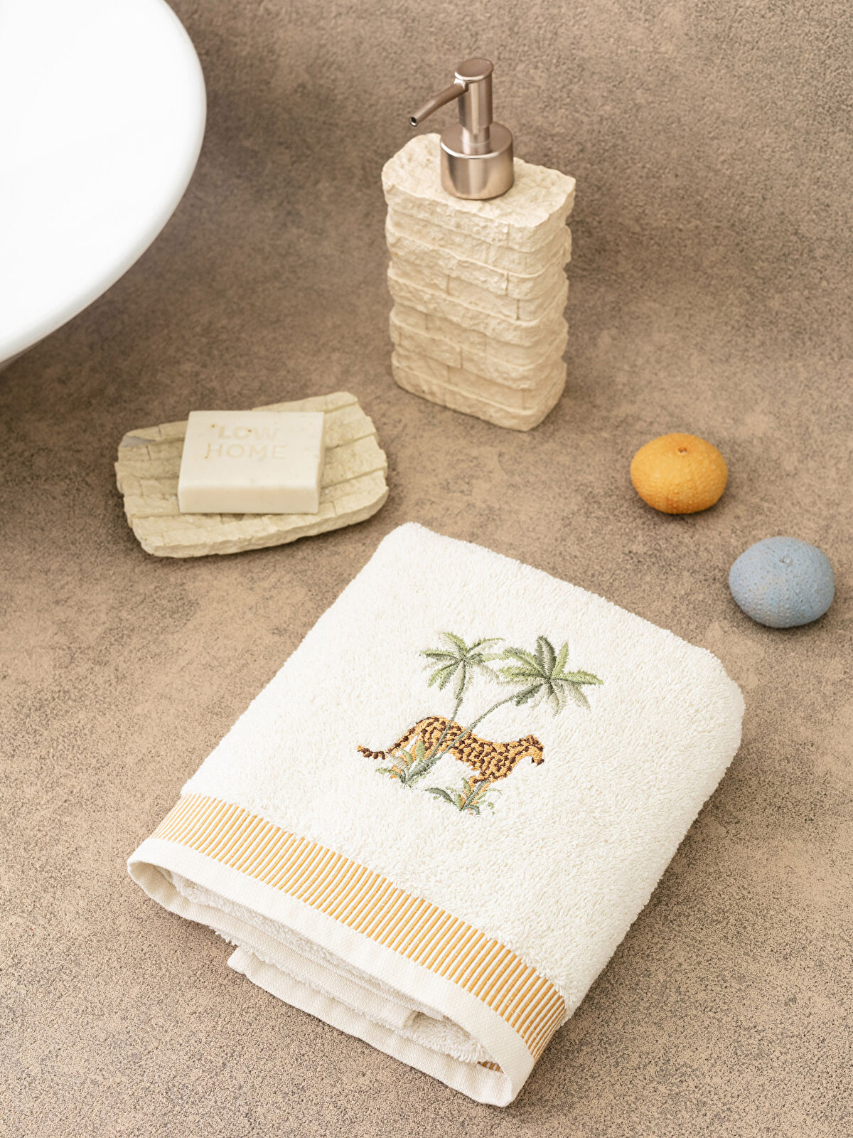 Pamuklu Nakışlı Yüz Havlusu 50x80 Cm