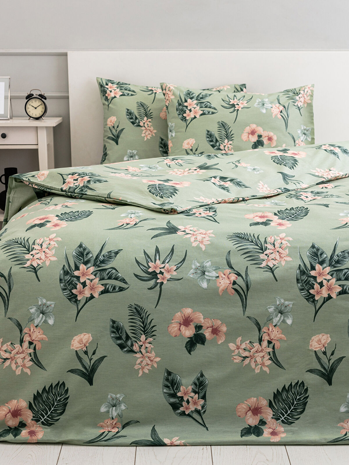 Çift Kişilik Pamuklu Çiçek Baskılı Nevresim Ve Yastık Kılıfı