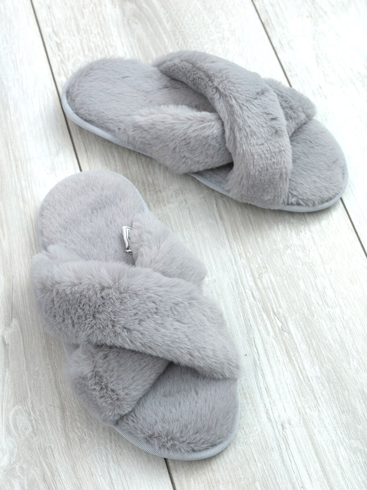 Çapraz Bantlı Pelüş Ev Terliği