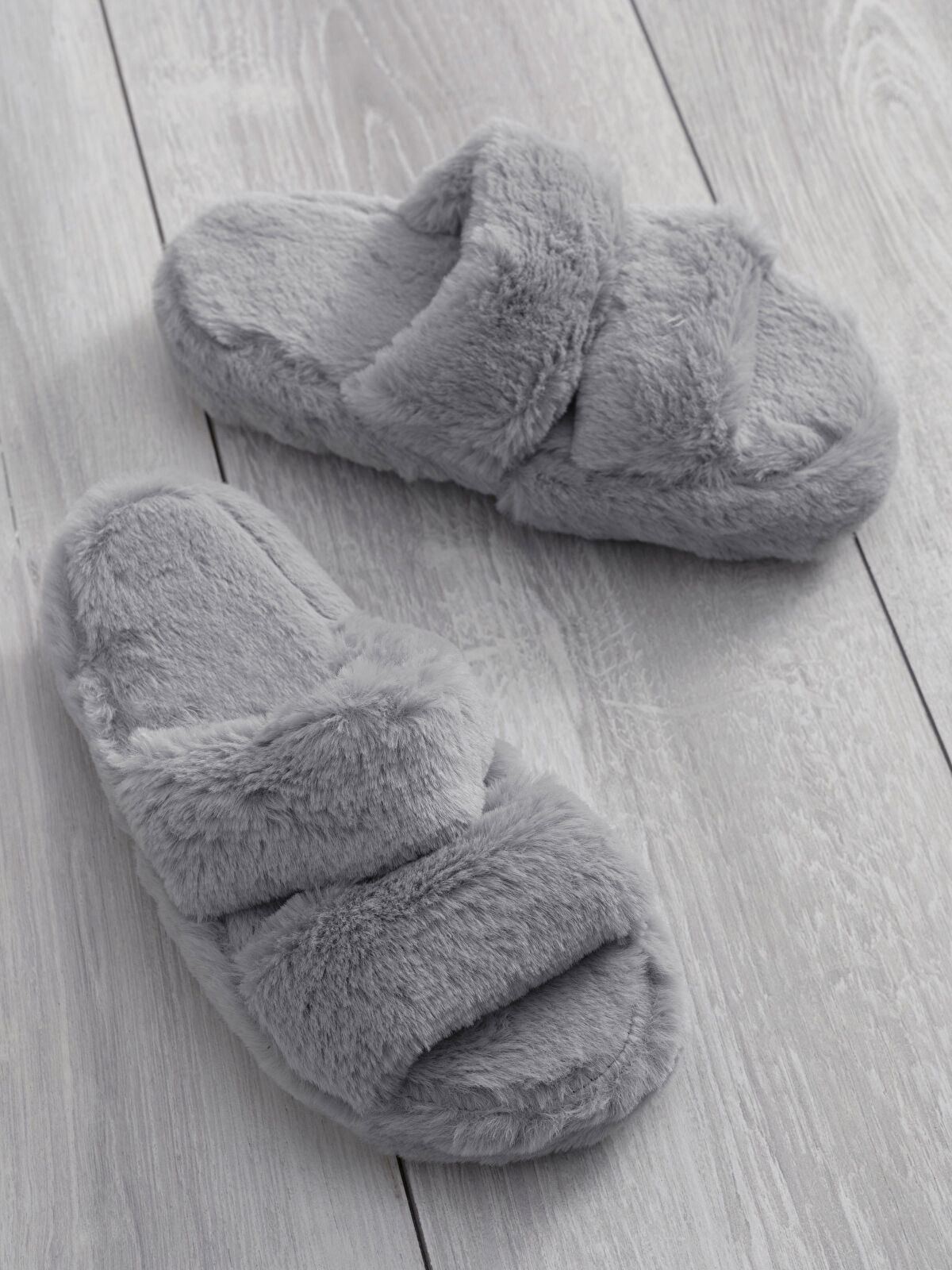 Çift Bantlı Kadın Pelüş Ev Terliği