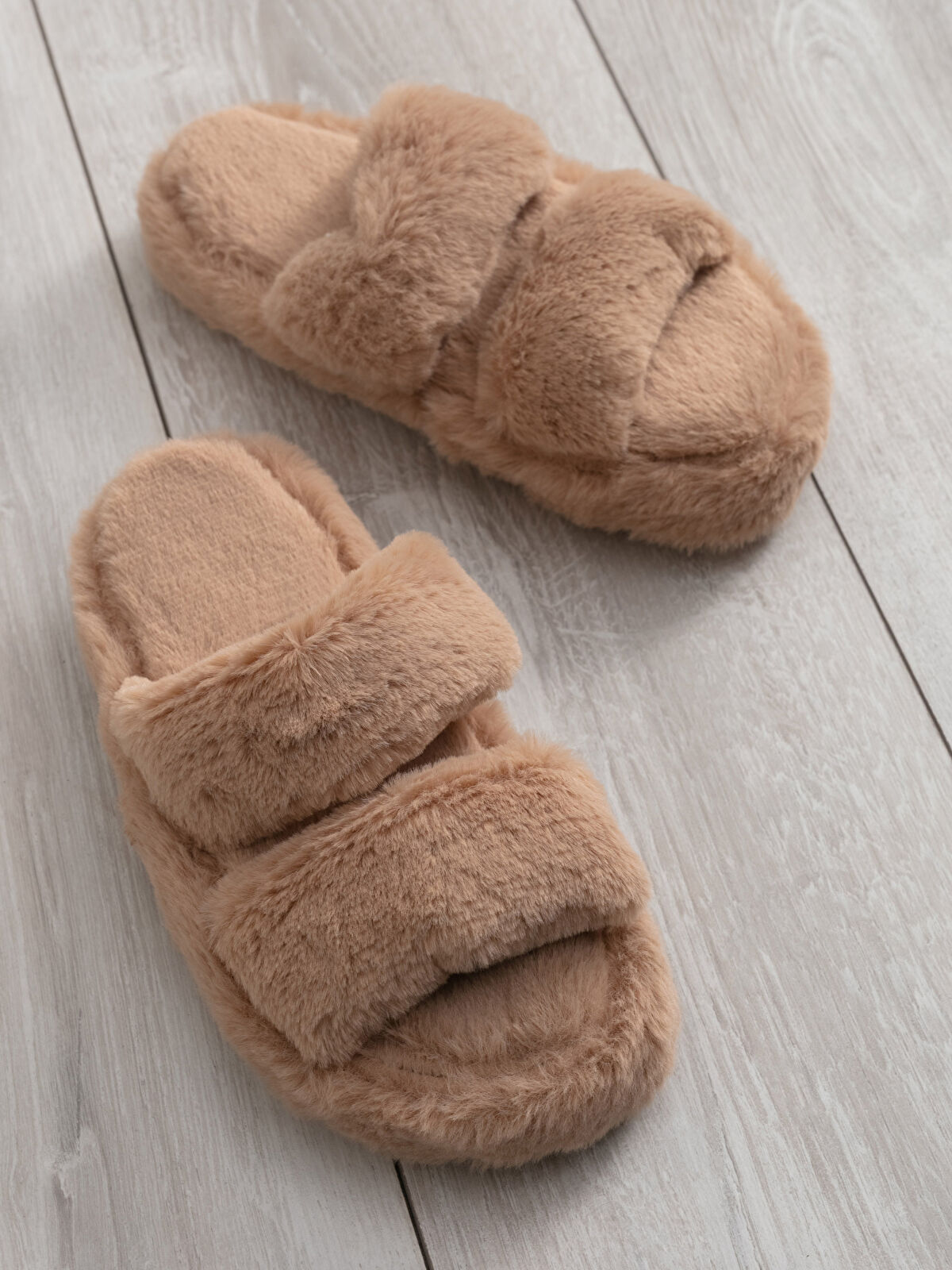 Çift Bantlı Kadın Pelüş Ev Terliği