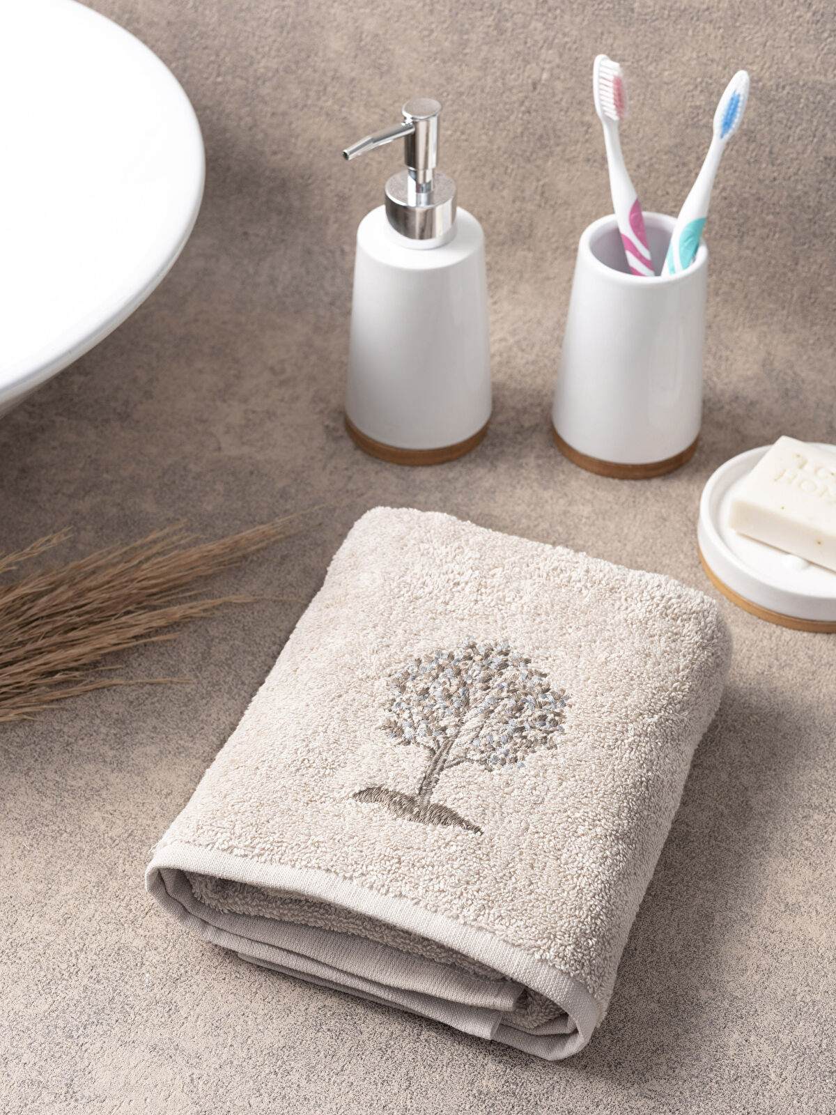 Pamuklu Nakışlı Yüz Havlusu 50x80 Cm