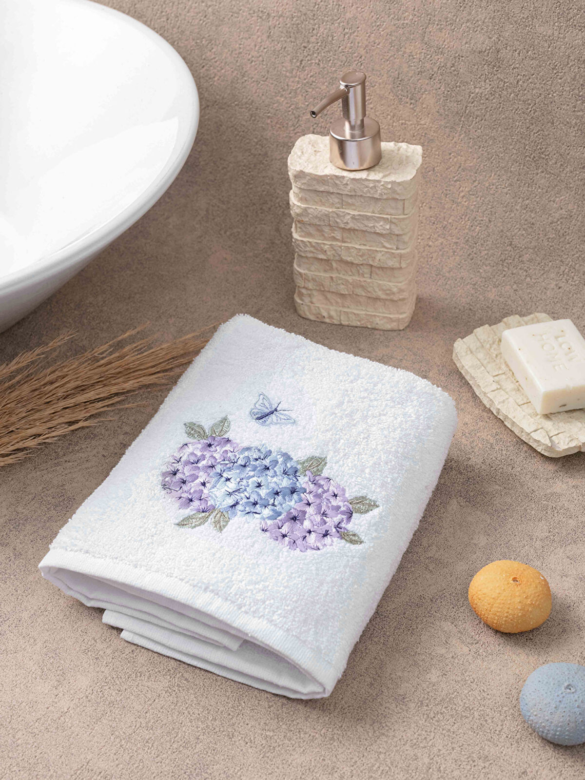 Pamuklu Çiçek Nakışlı Yüz Havlusu 50x80 Cm