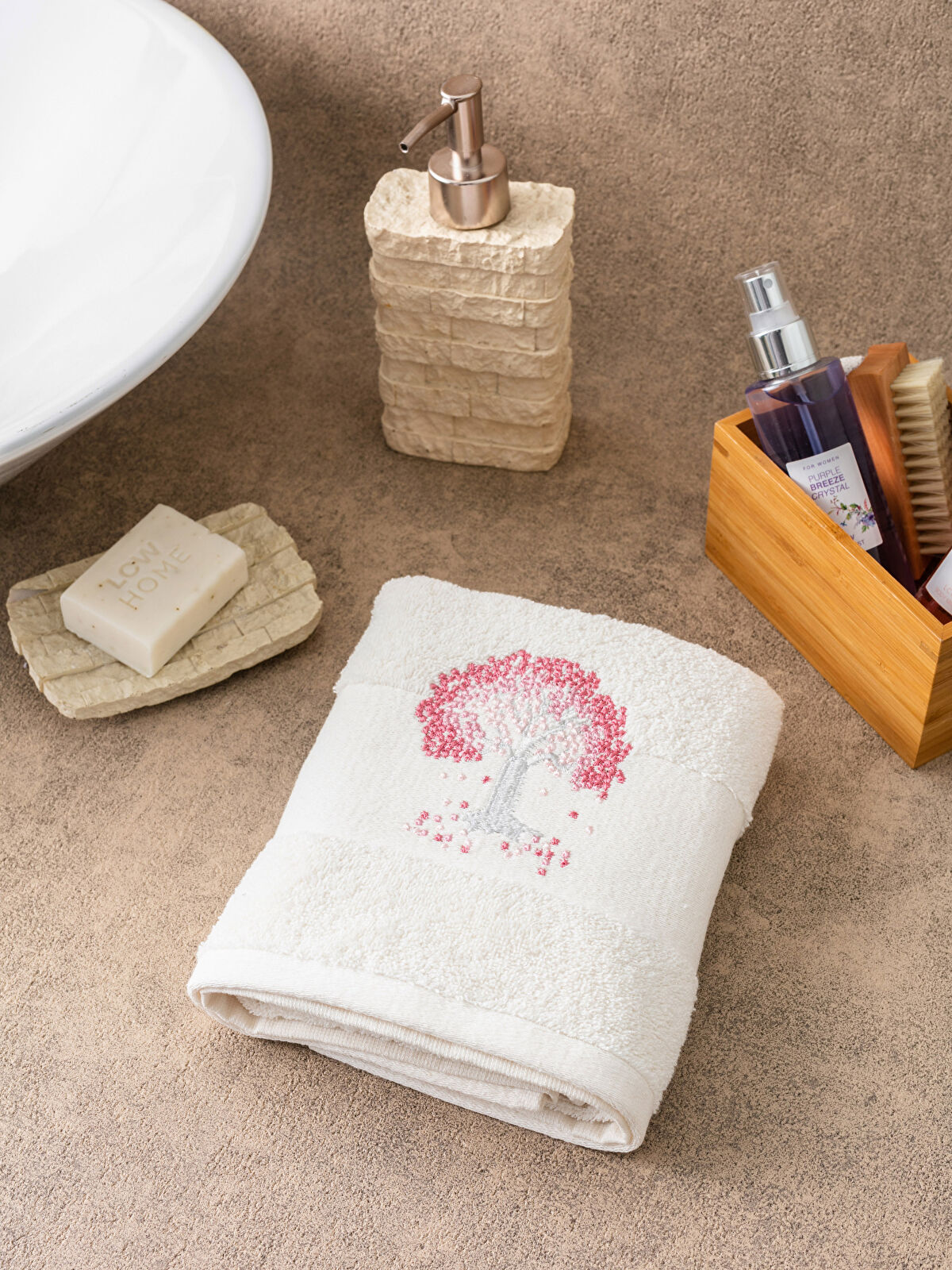 Pamuklu Nakış Detaylı Yüz Havlusu 50x80 Cm