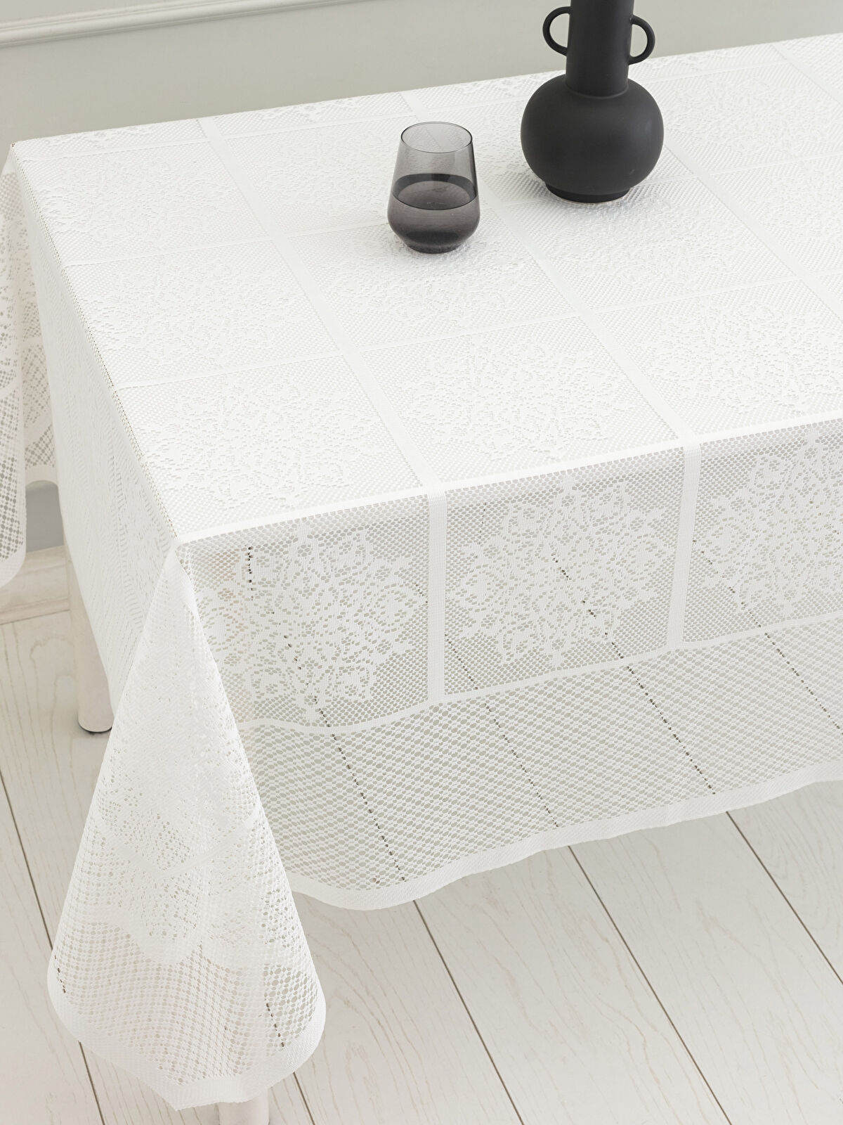 Dantel Masa Örtüsü 150x150 Cm Dantel Masa Örtüsü 150x150 Cm