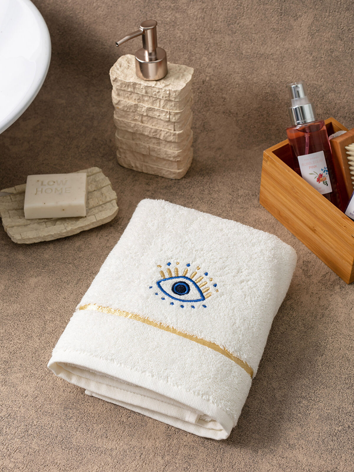 Pamuklu Göz Nakışlı Yüz Havlusu 50x80 Cm