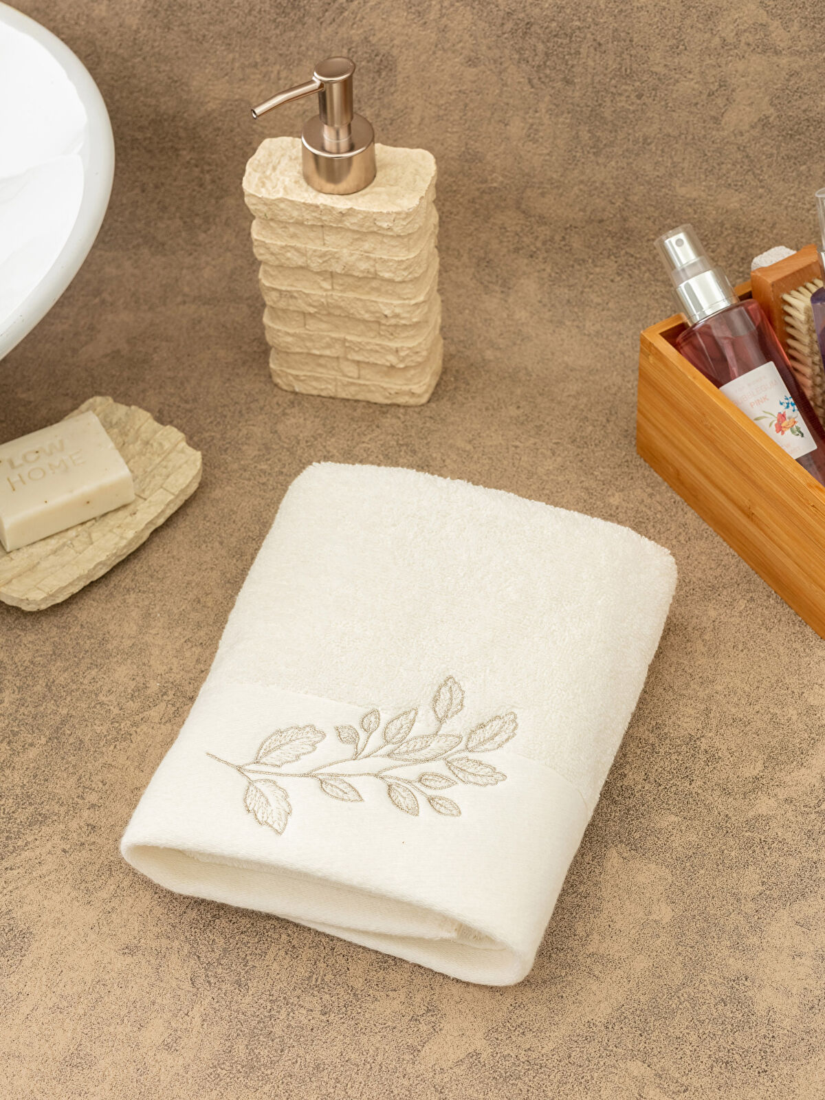 Pamuklu Nakışlı Yüz Havlusu 50x80 Cm