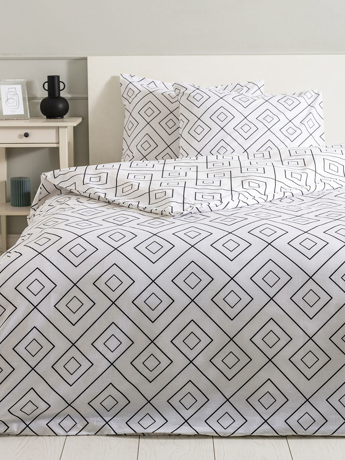 Çift Kişilik Pamuklu Desenli Nevresim Ve Yastık Kılıfı