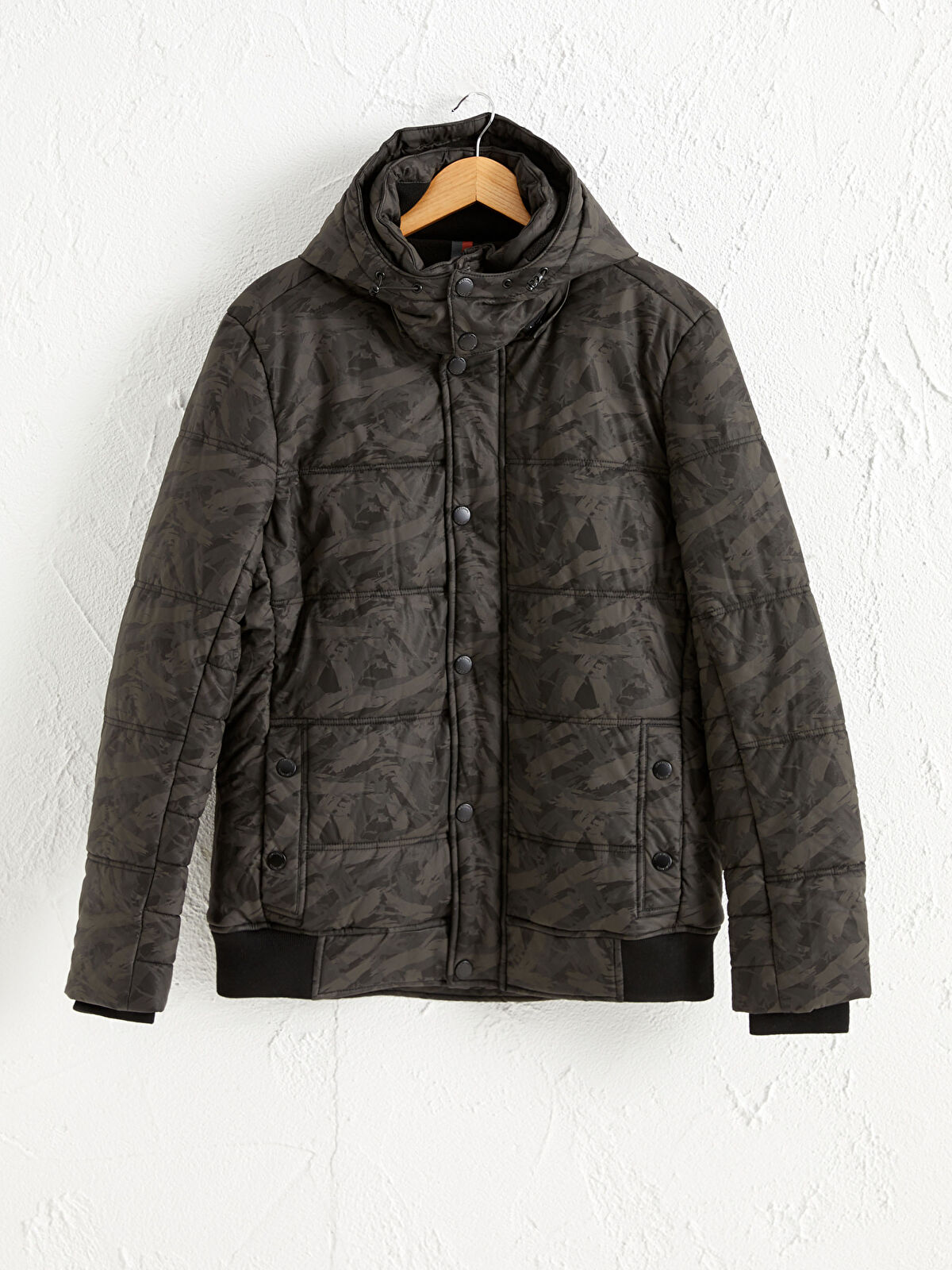 Kamuflaj Desenli Kapüşonlu Kalın Mont