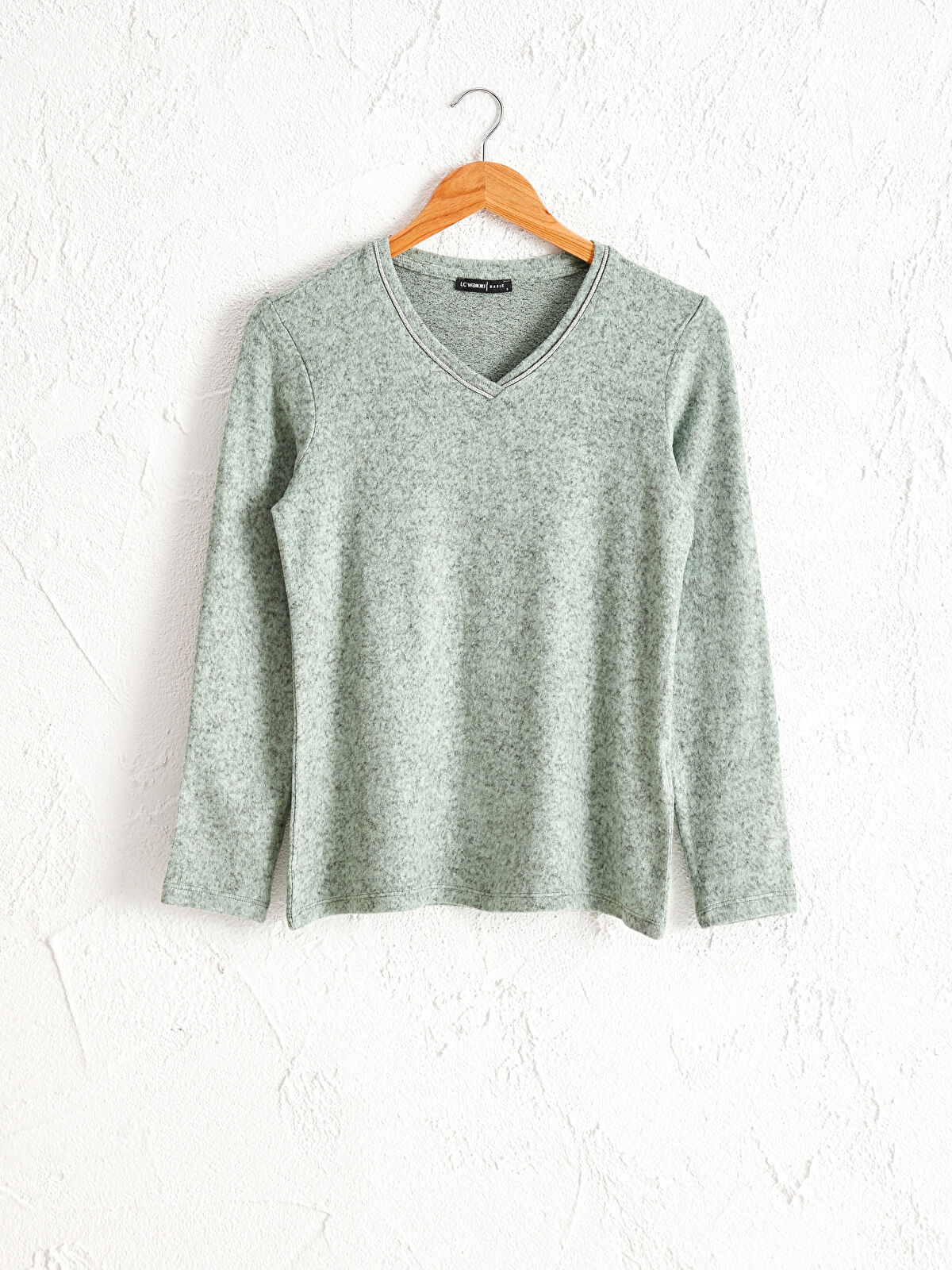 LCW BASIC V Yaka Şerit Detaylı Uzun Kollu Kadın Tişört