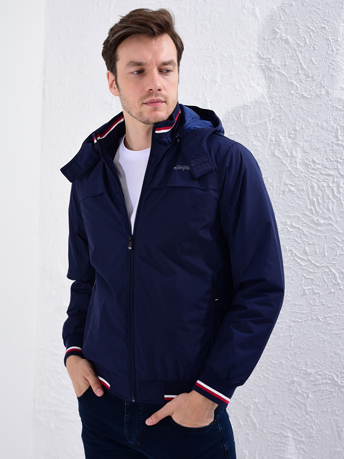 Standart Kalıp Kapüşonlu Erkek Kaban