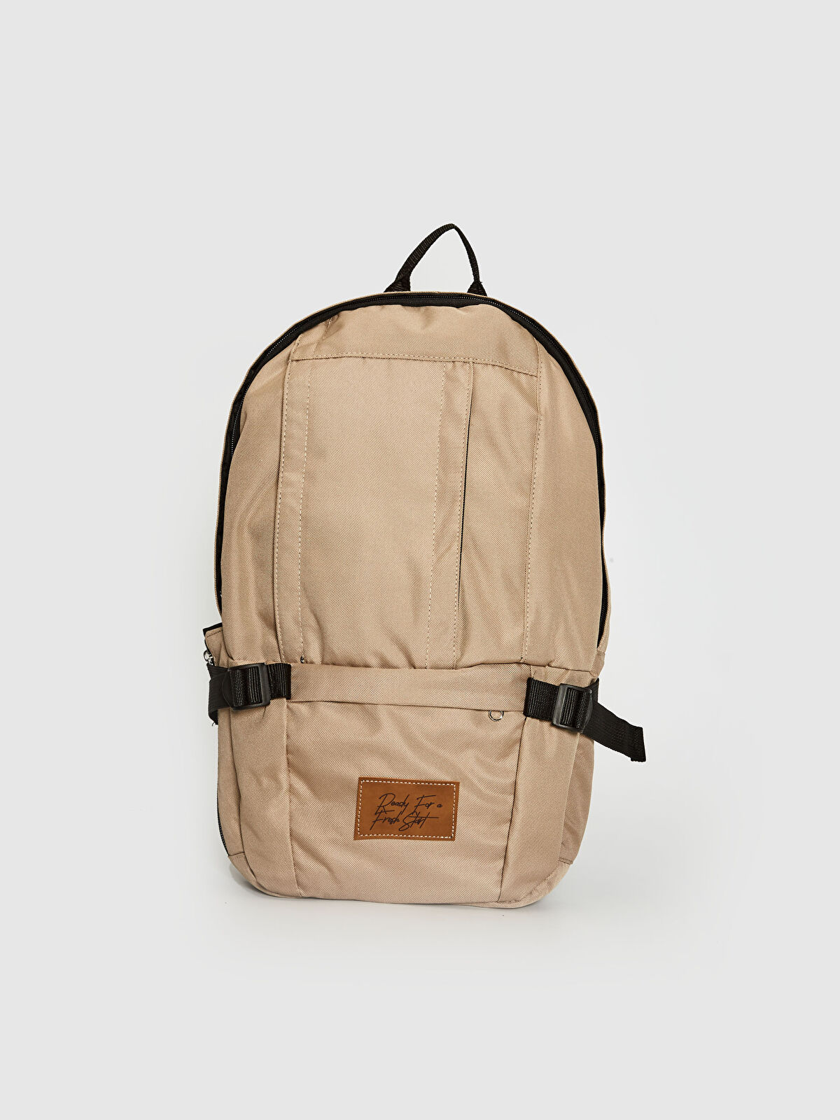 Kemer Detaylı Sırt Çantası