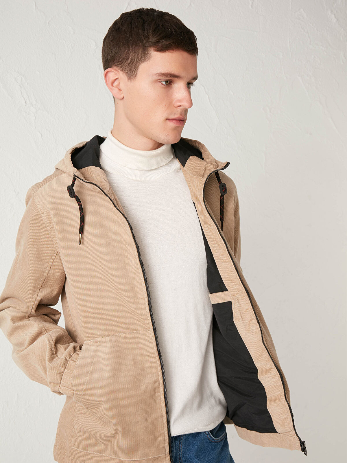 LCW CASUAL Dik Yaka Kapüşonlu İnce Mont