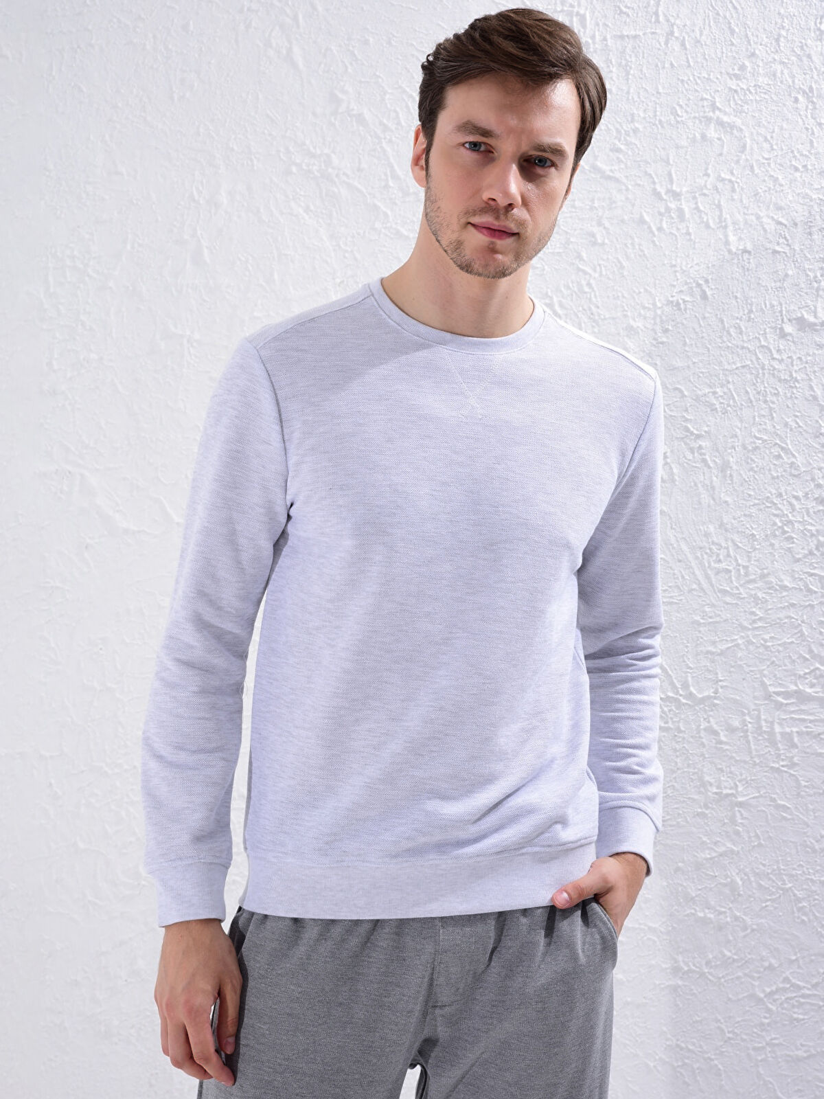 Rahat Kalıp Bisiklet Yaka Basic Sweatshirt