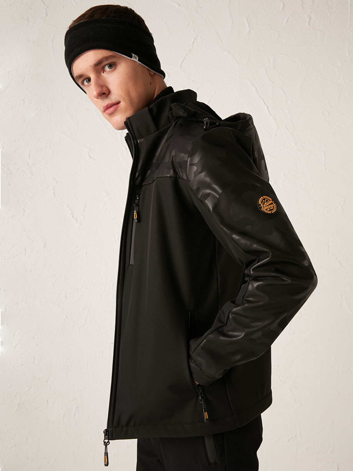 Outdoor Rahat Kalıp Kapüşonlu Dik Yaka Rüzgarlık Outdoor Rahat Kalıp Kapüşonlu Dik Yaka Rüzgarlık